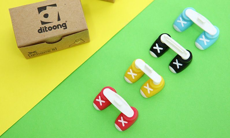 MochiThings: Sneaker Feet Smartphone Stand