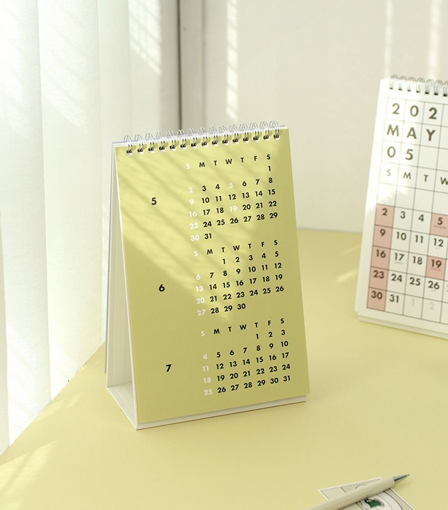 MochiThings: 2021 Color Plan Desk Calendar