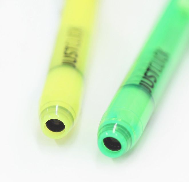 MochiThings: Small Just Click Retractable Highlighter Set