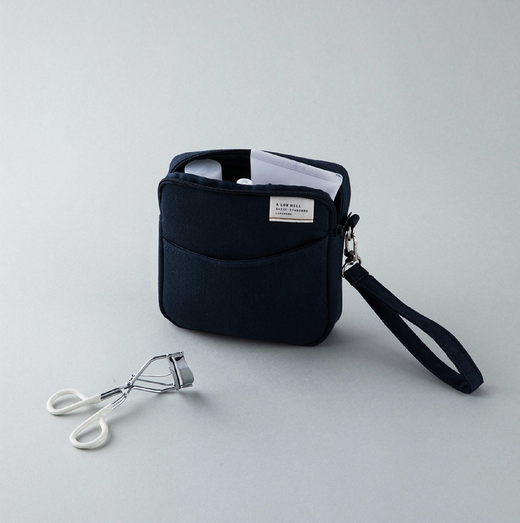 MochiThings: A Low Hill Square Strap Pouch