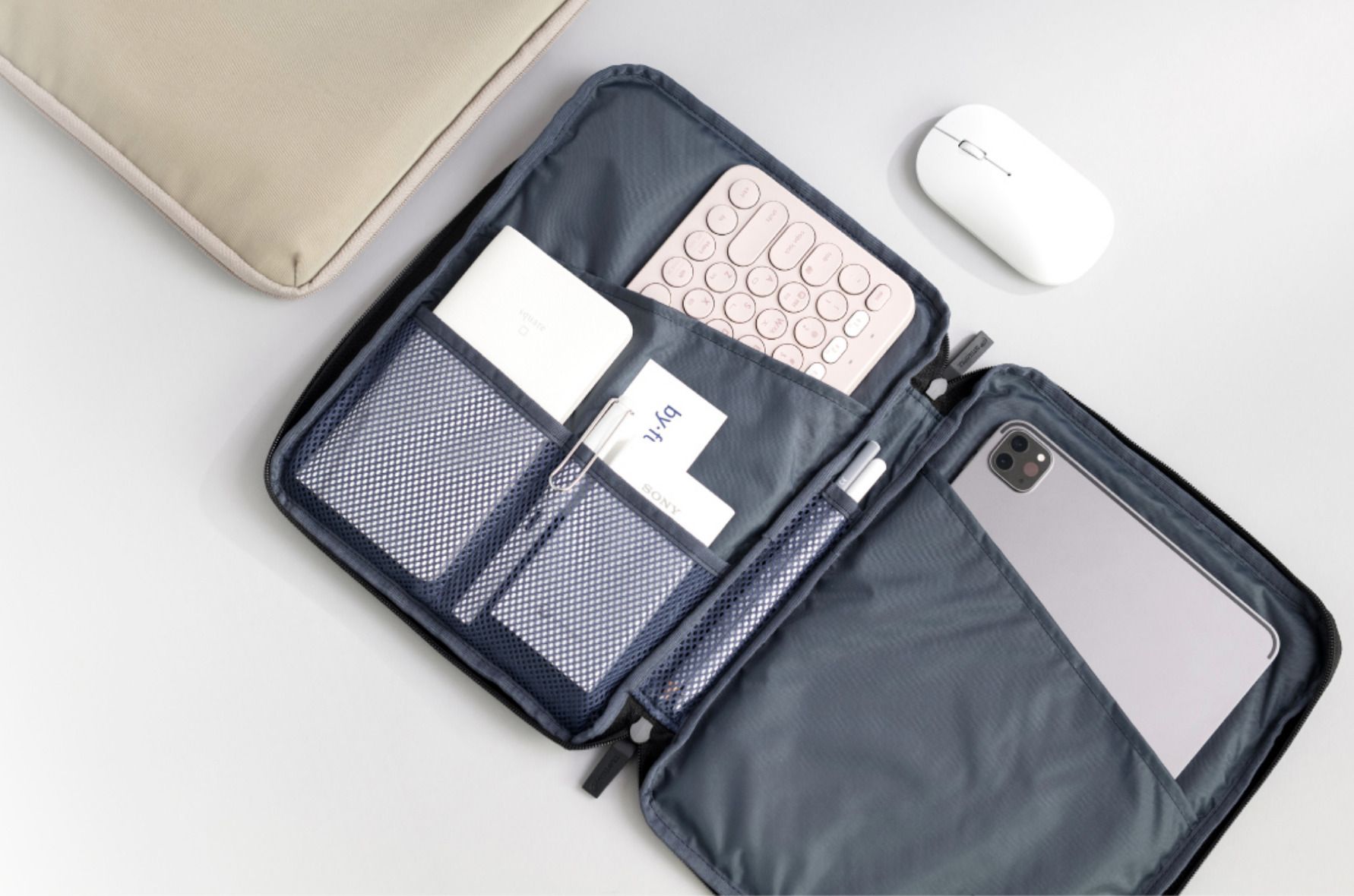 MochiThings: Travelus 11in. Tablet Pouch