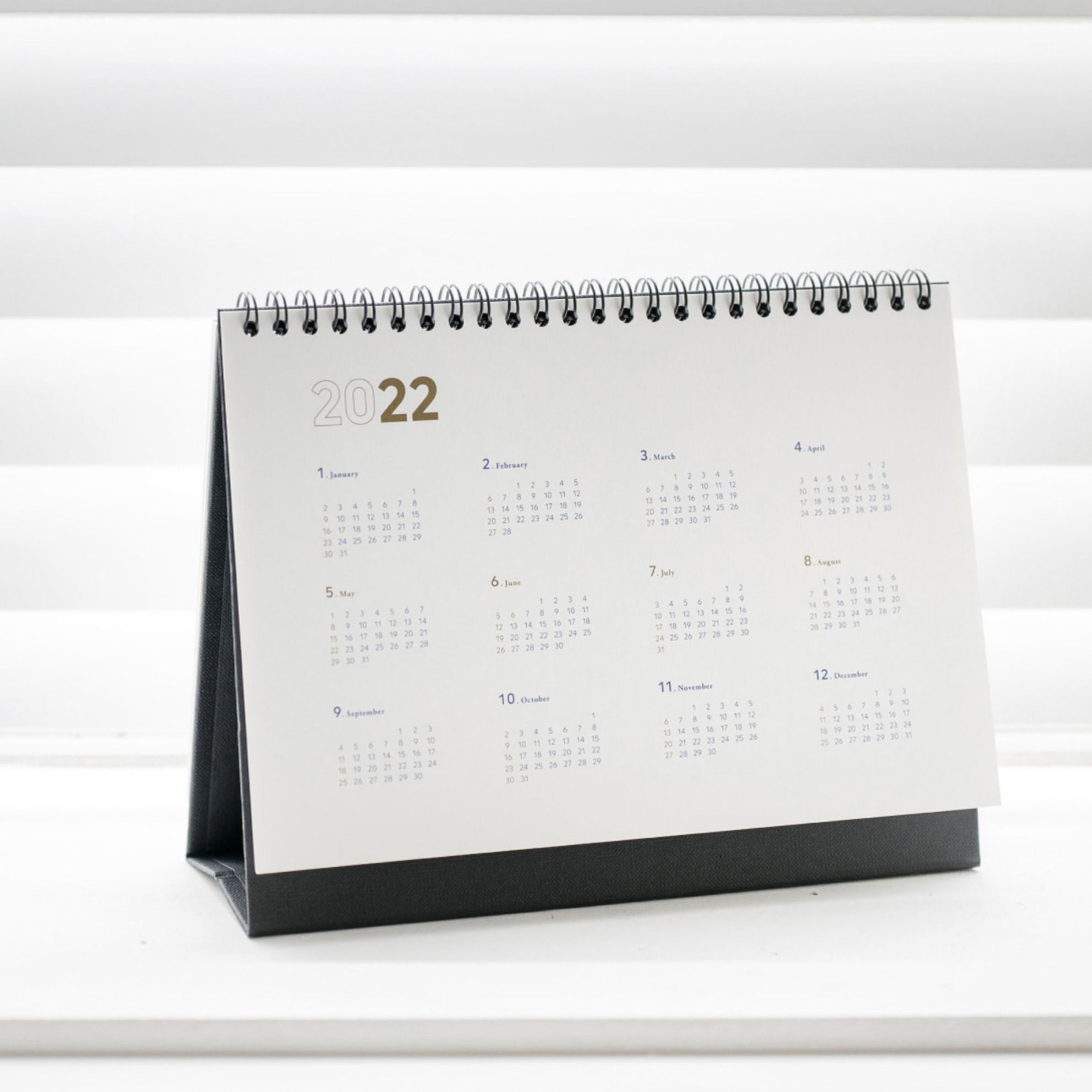 MochiThings: 2022 Basic Desk Calendar