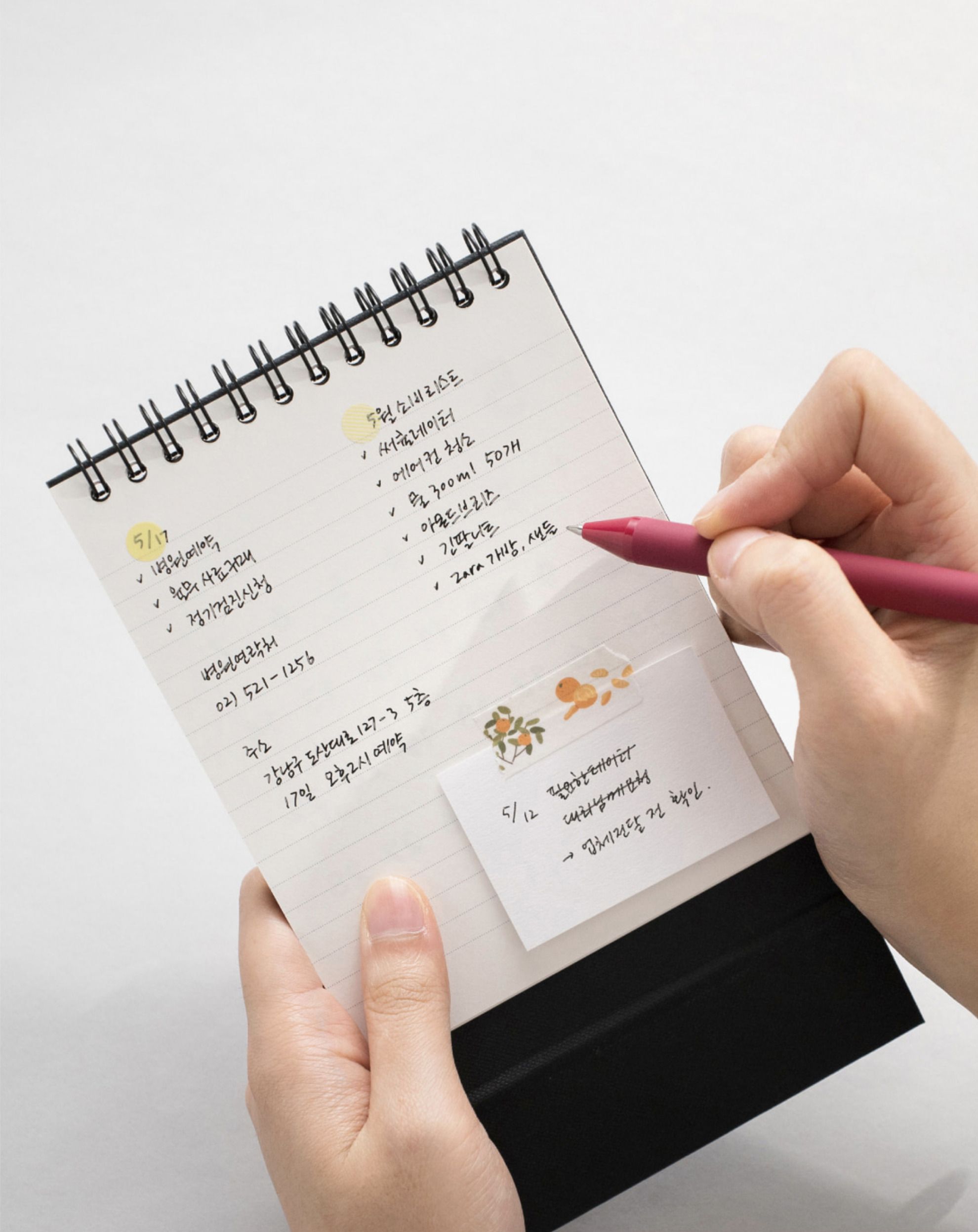 MochiThings: 2022 Mini Basic Desk Calendar