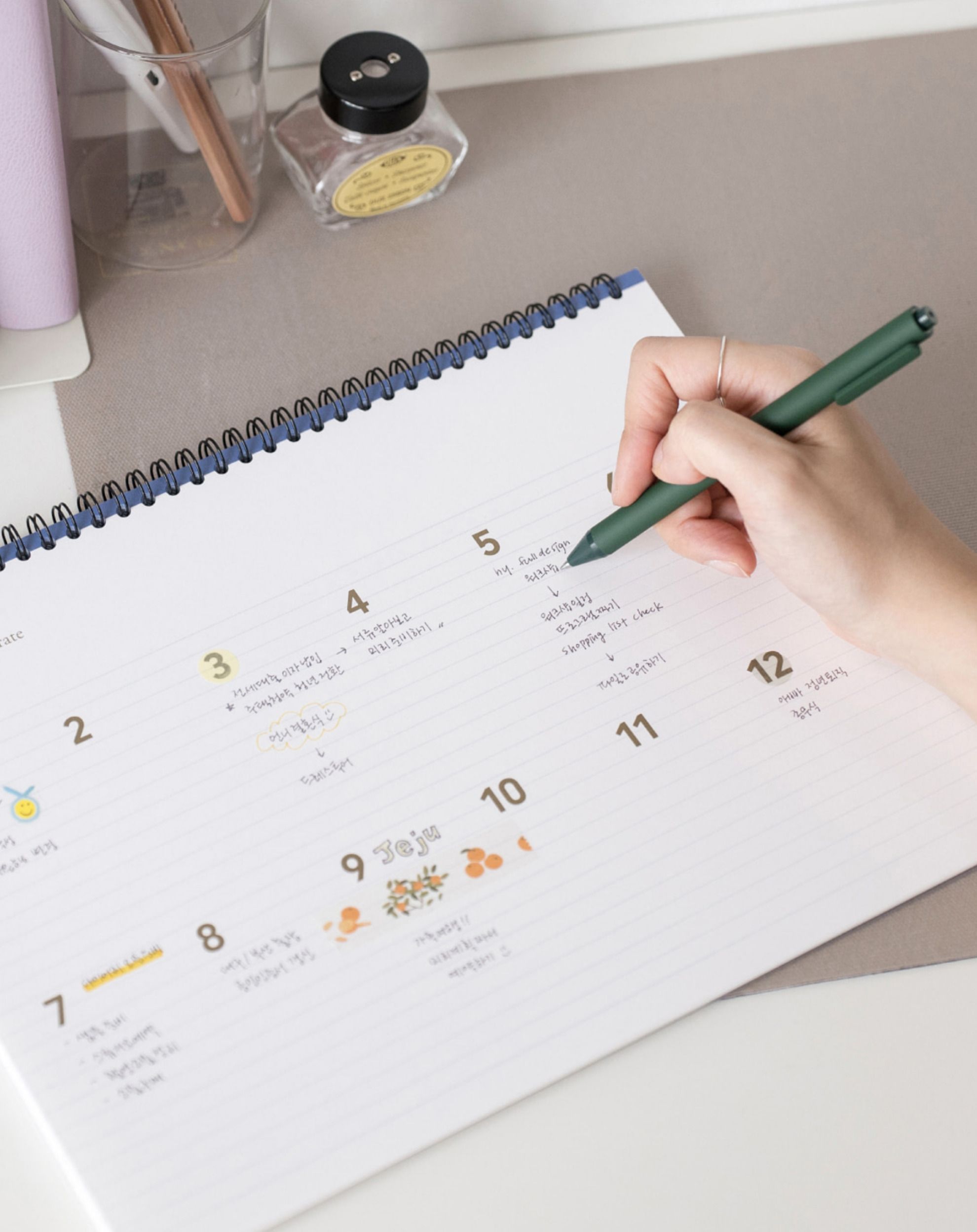 MochiThings: 2022 Wide Basic Desk Monthly Planner