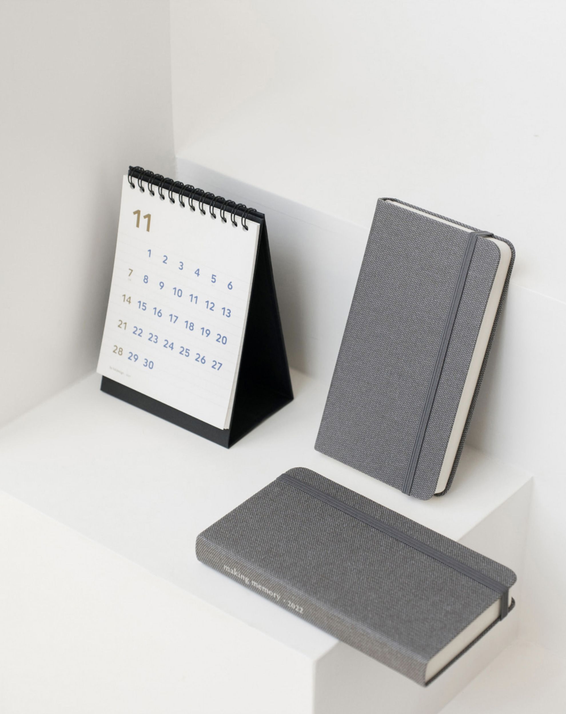 MochiThings: 2022 Handy Making Memory Weekly Planner