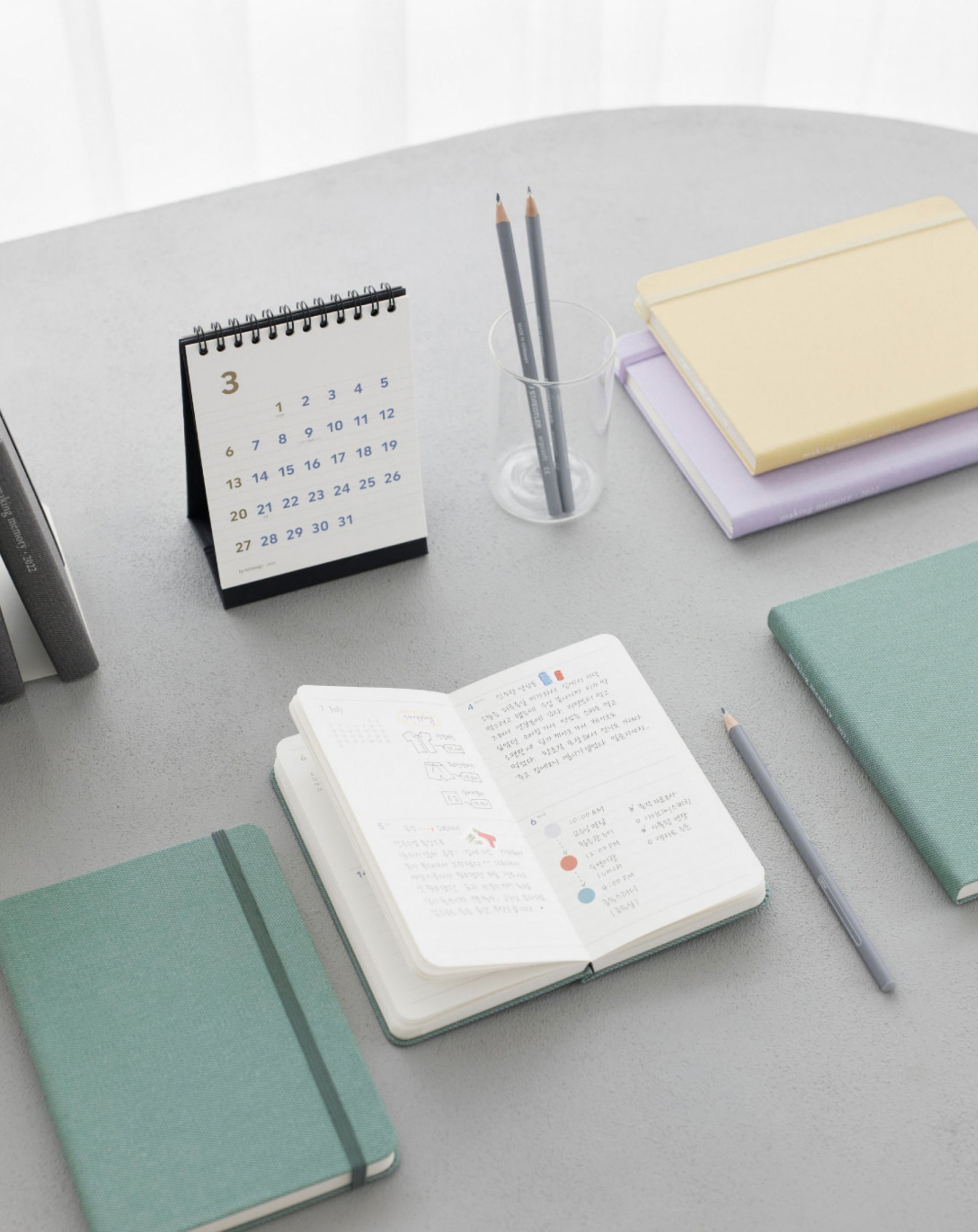 MochiThings: 2022 Handy Making Memory Weekly Planner