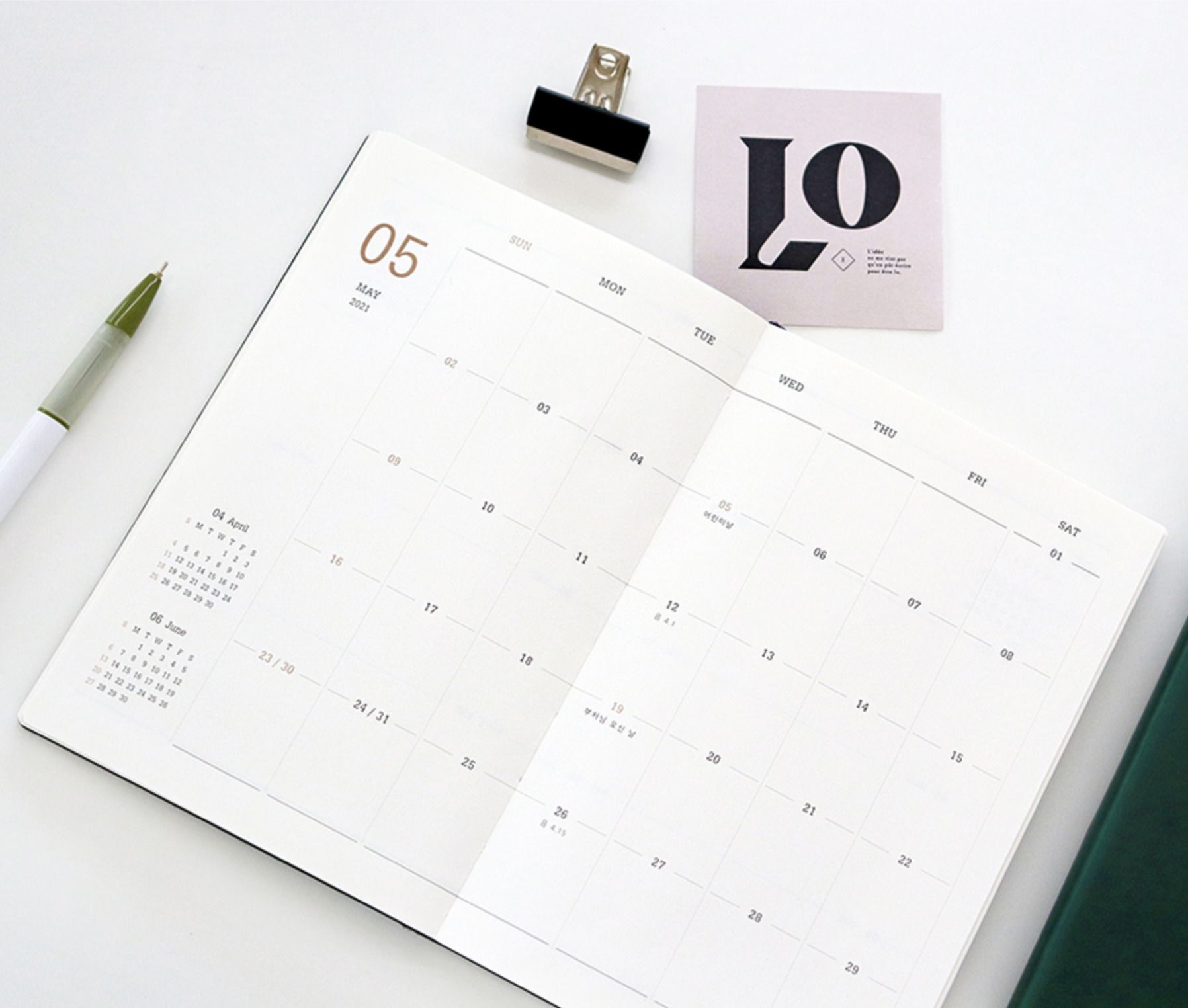 MochiThings: 2022 Official Soft Monthly Planner