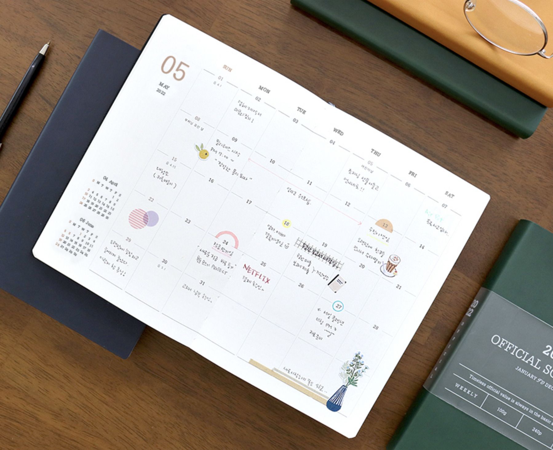 MochiThings: 2022 Official Soft Monthly Planner