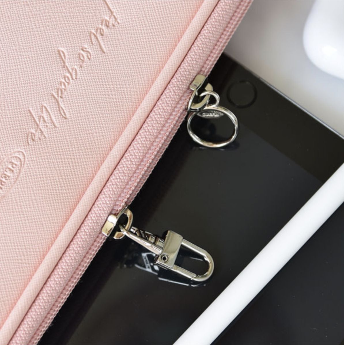 MochiThings: Bon Voyage 11 in. Tablet Pouch