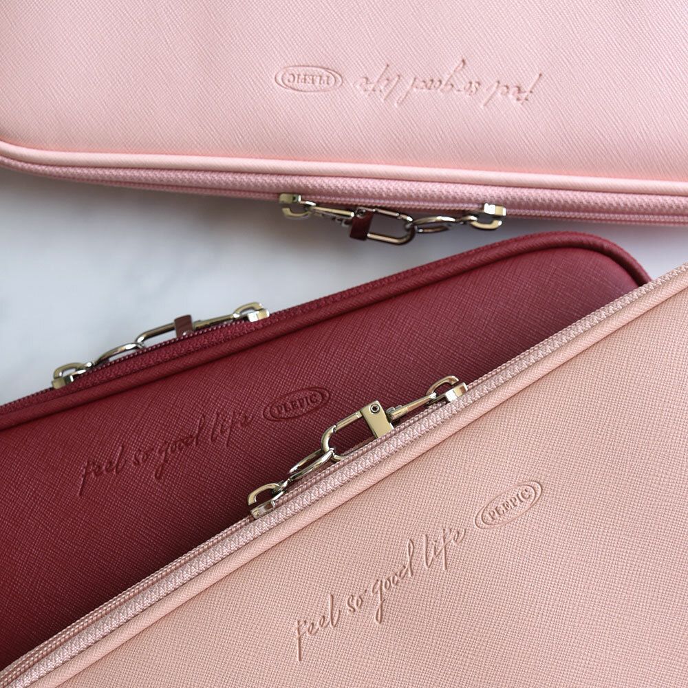 MochiThings: Bon Voyage 11 in. Tablet Pouch