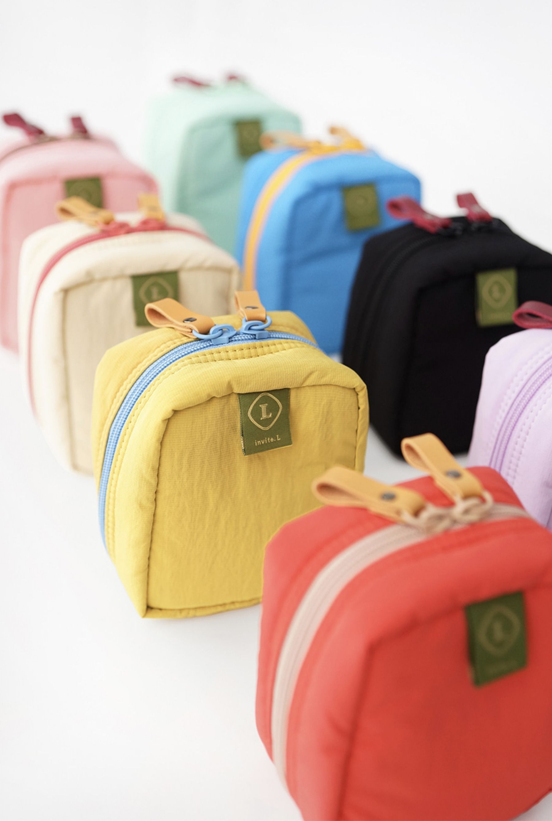 MochiThings: Single Standing Cosmetic Pouch