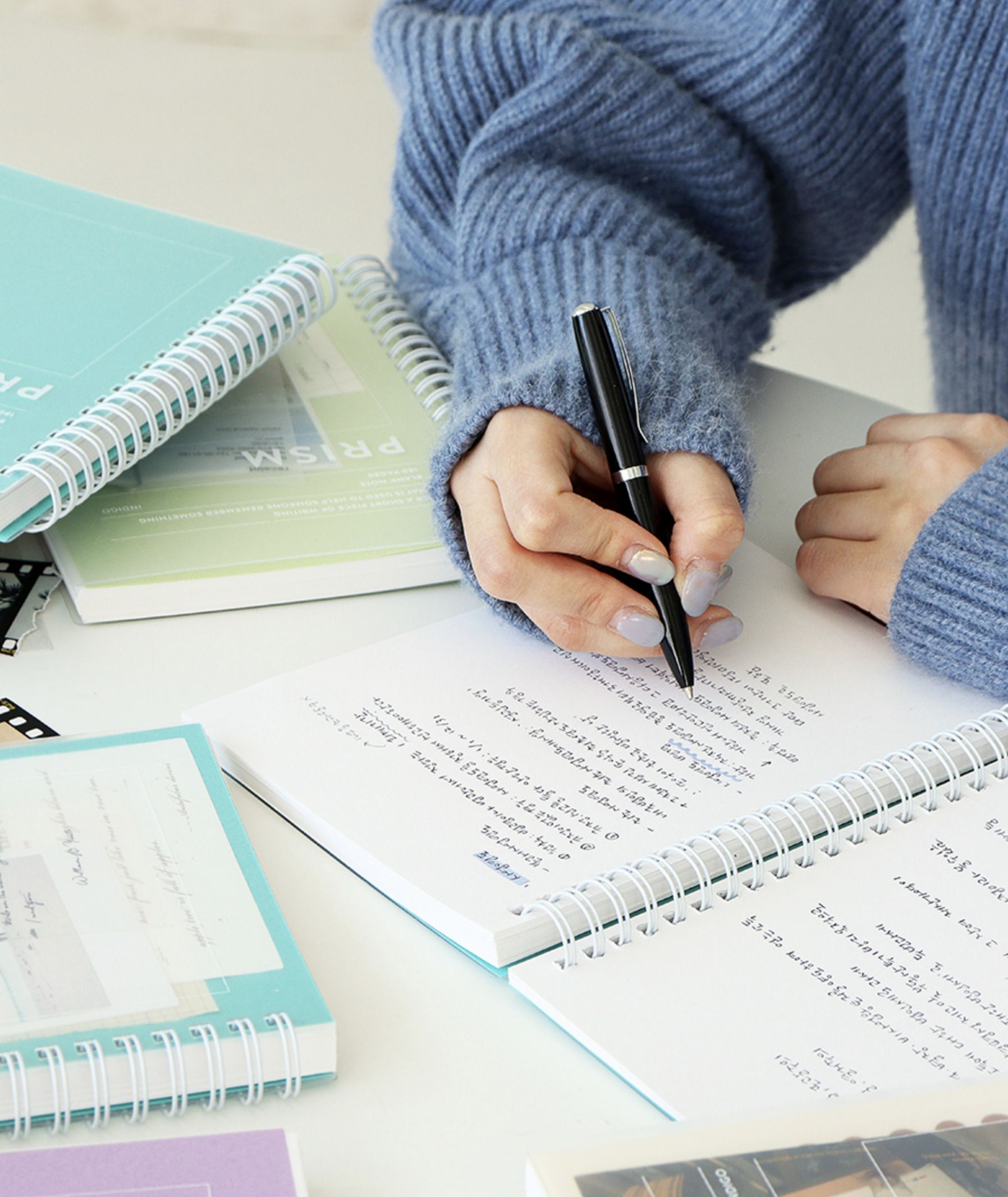 MochiThings: Prism B6 180p Spiral Plain Notebook