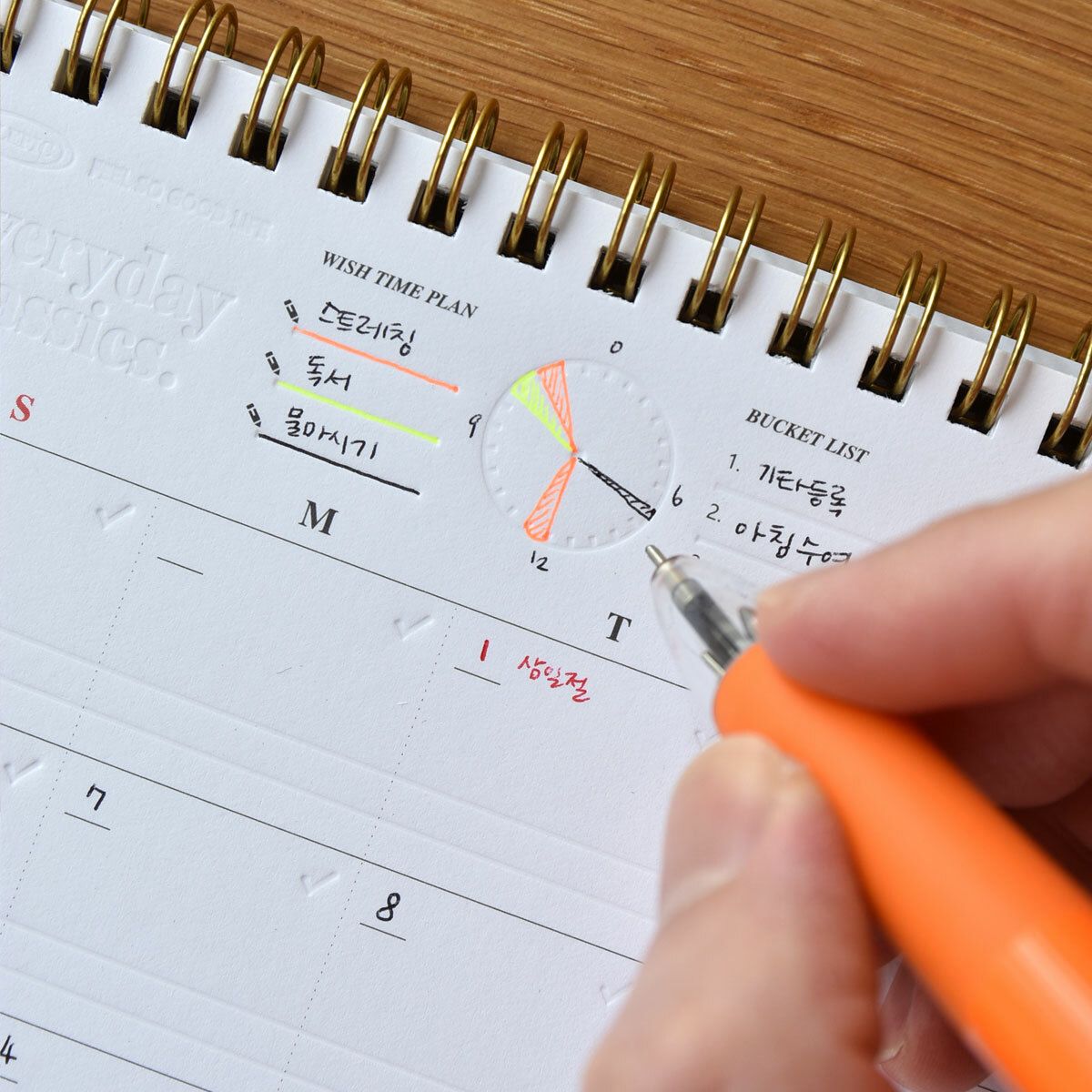 MochiThings: Dateless Press Check Standing Calendar