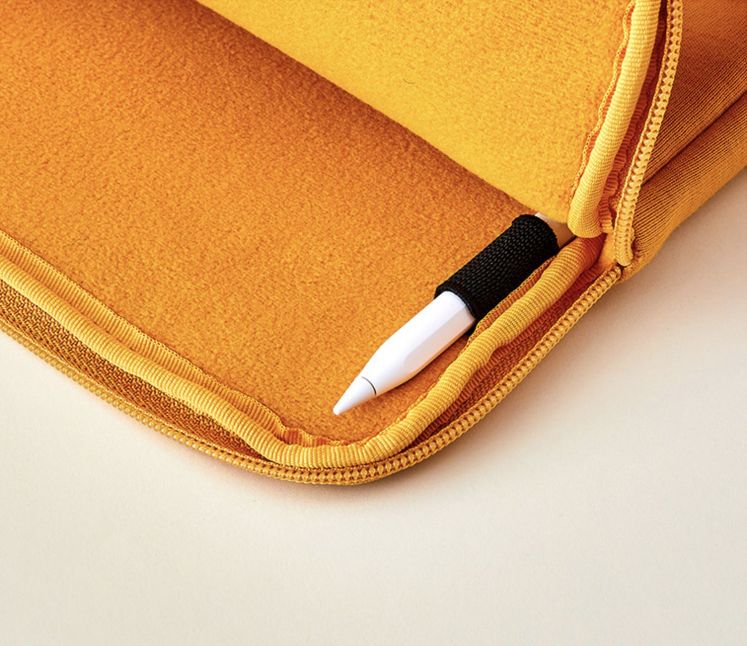 MochiThings: Ardium 11 in. Tablet Pouch