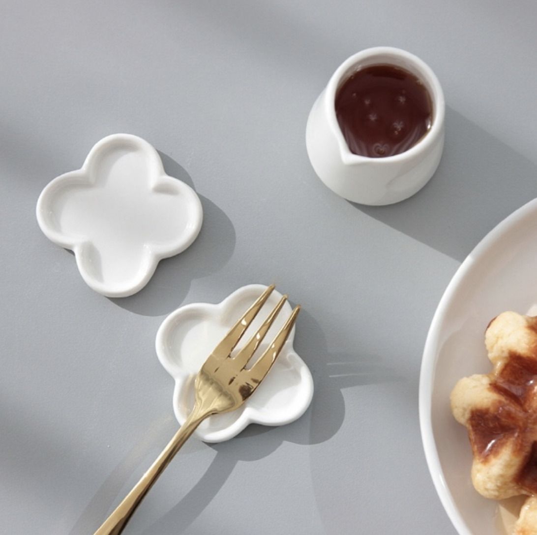 MochiThings: Flower Chopstick Rest