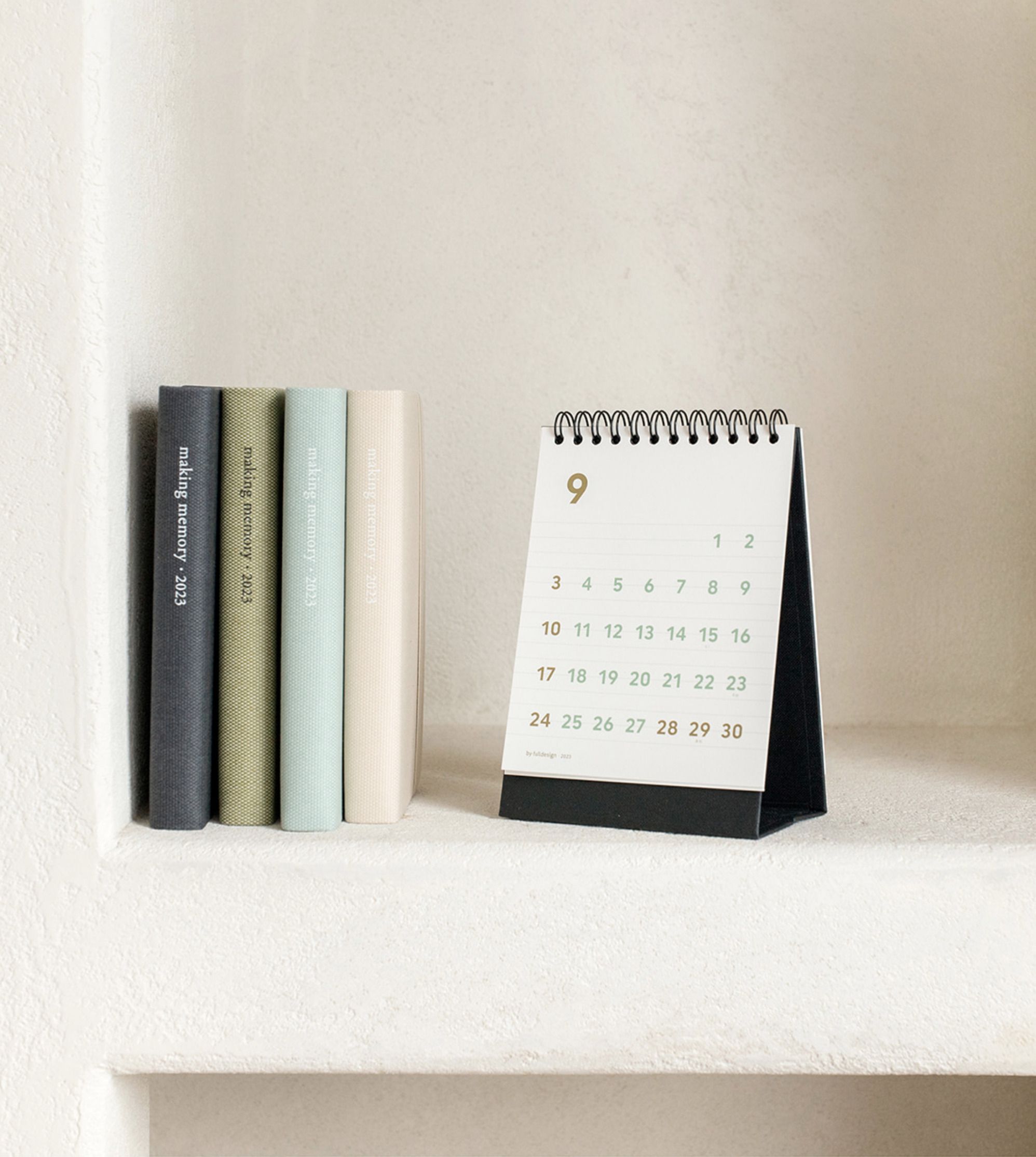 MochiThings: 2023 Mini Basic Desk Calendar