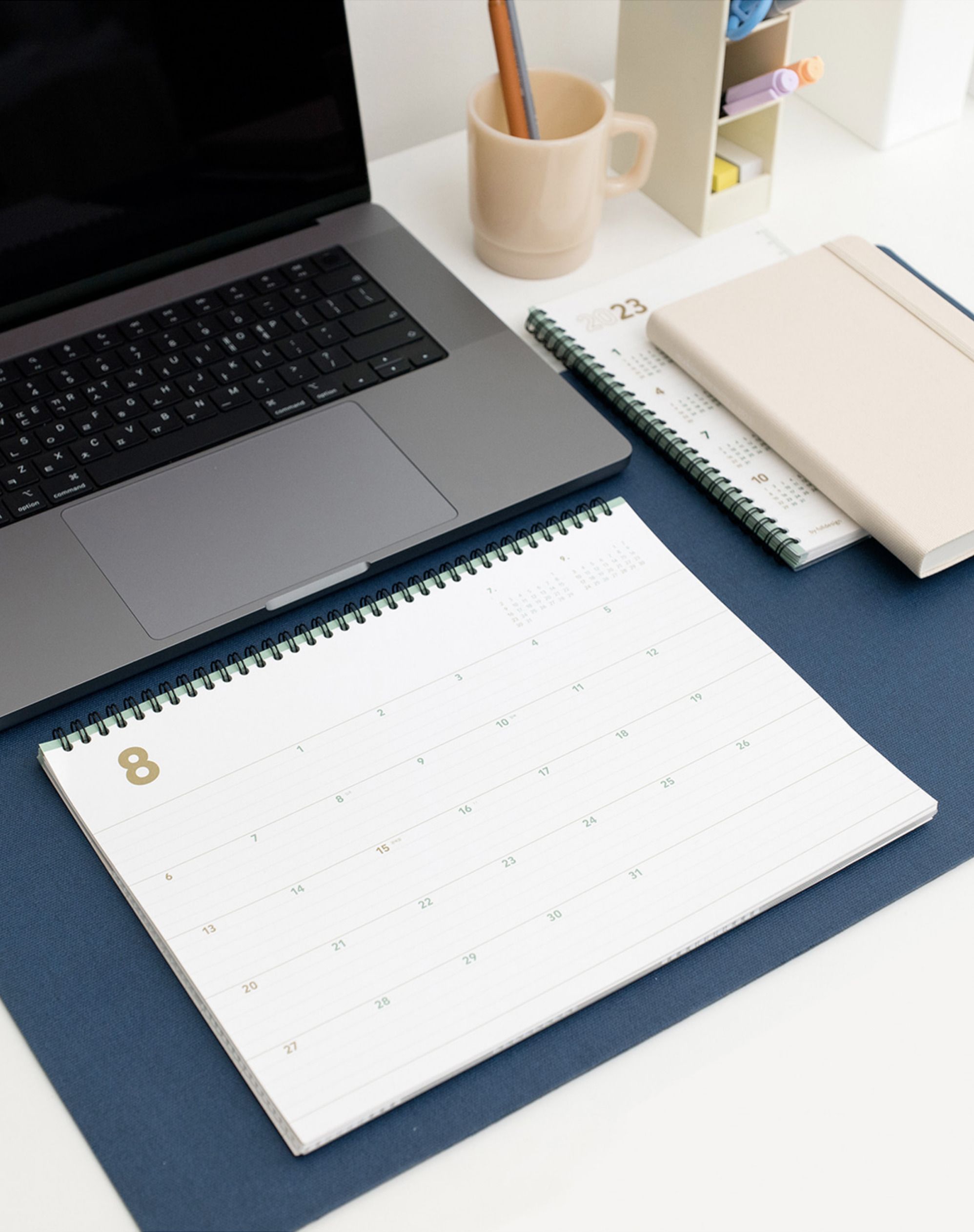 MochiThings: 2023 Wide Basic Desk Monthly Planner