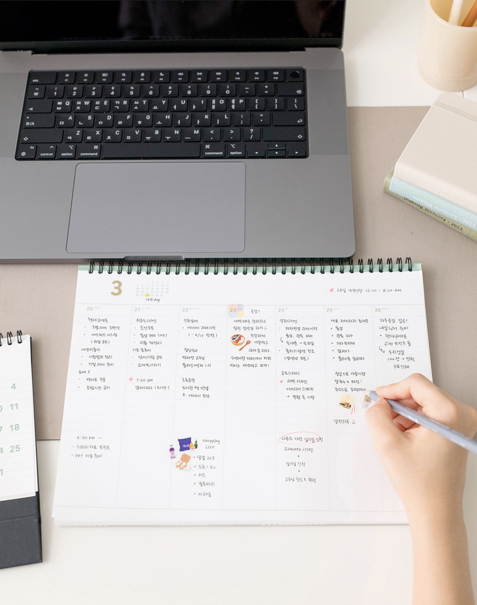 MochiThings: 2023 Wide Basic Desk Weekly Planner