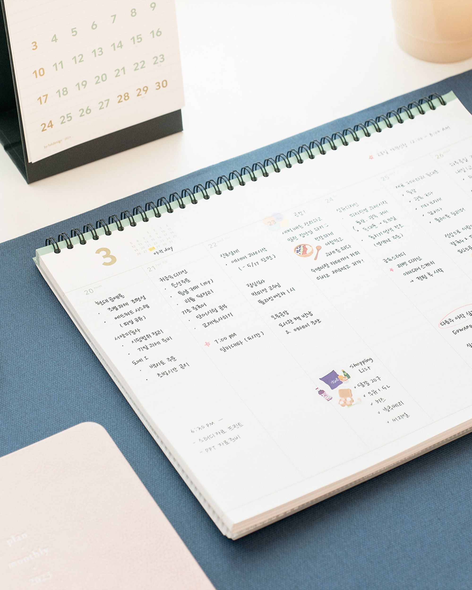MochiThings: 2023 Wide Basic Desk Weekly Planner
