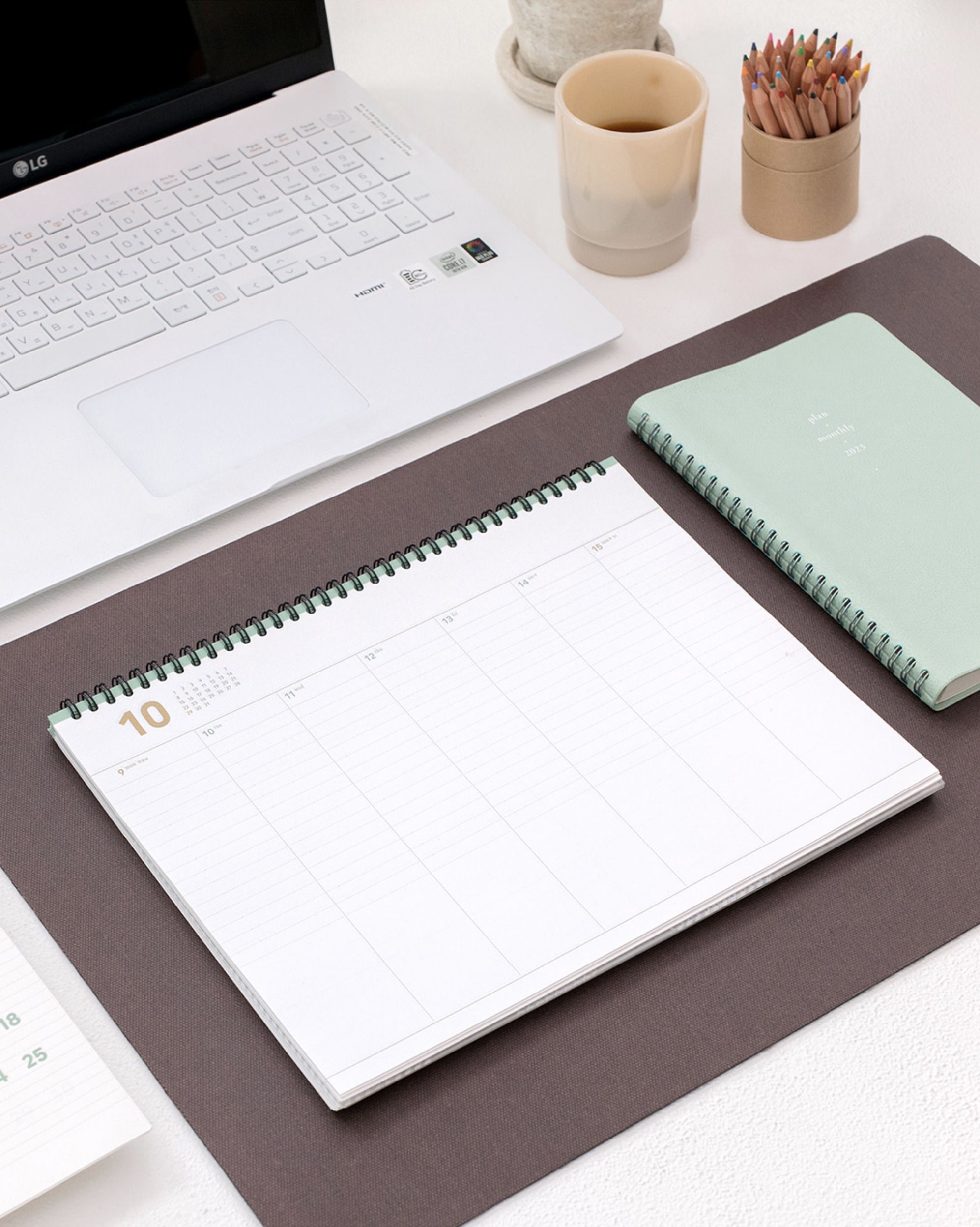 MochiThings: 2023 Wide Basic Desk Weekly Planner