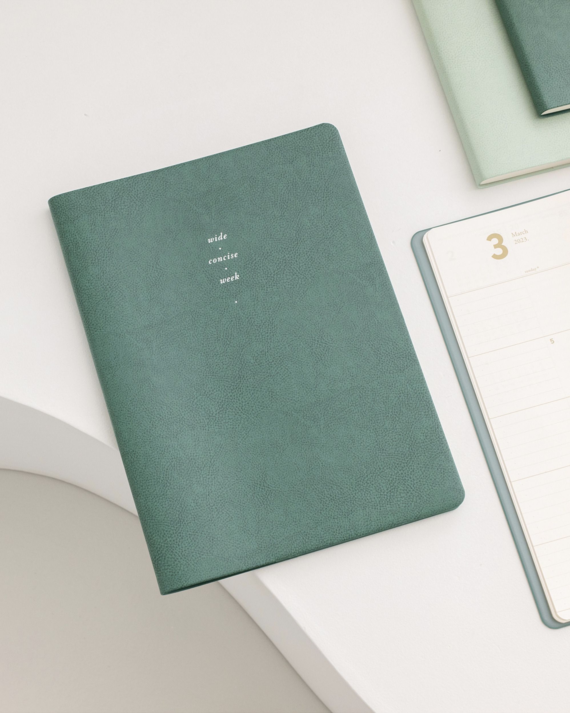 MochiThings: 2023 Large Slim & Wide Weekly Planner