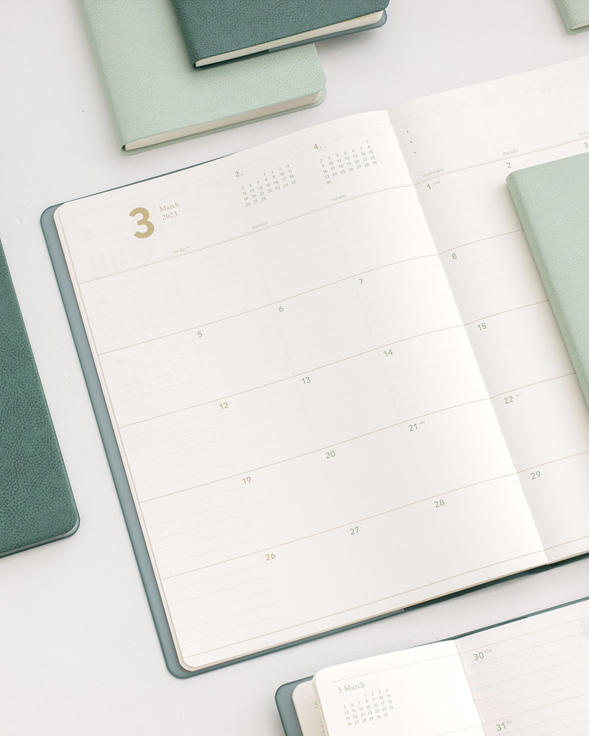 MochiThings: 2023 Large Slim & Wide Weekly Planner