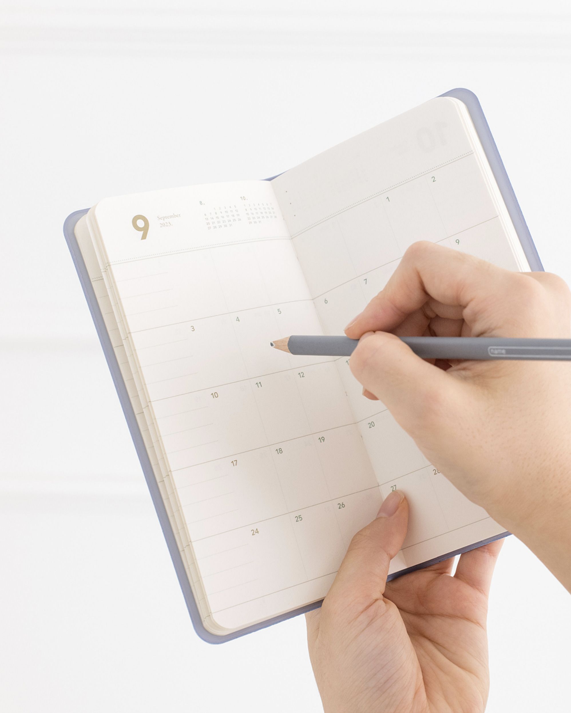 MochiThings: 2023 Slim & Handy Monthly Planner