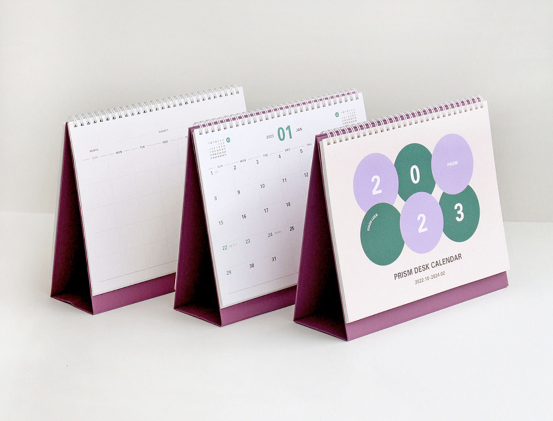 MochiThings: 2023 Prism Desk Calendar