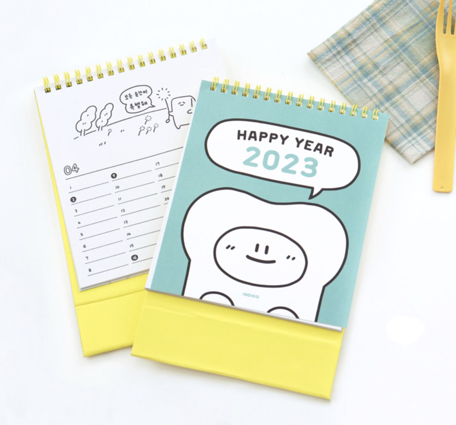 MochiThings: 2023 Toasty Desk Calendar