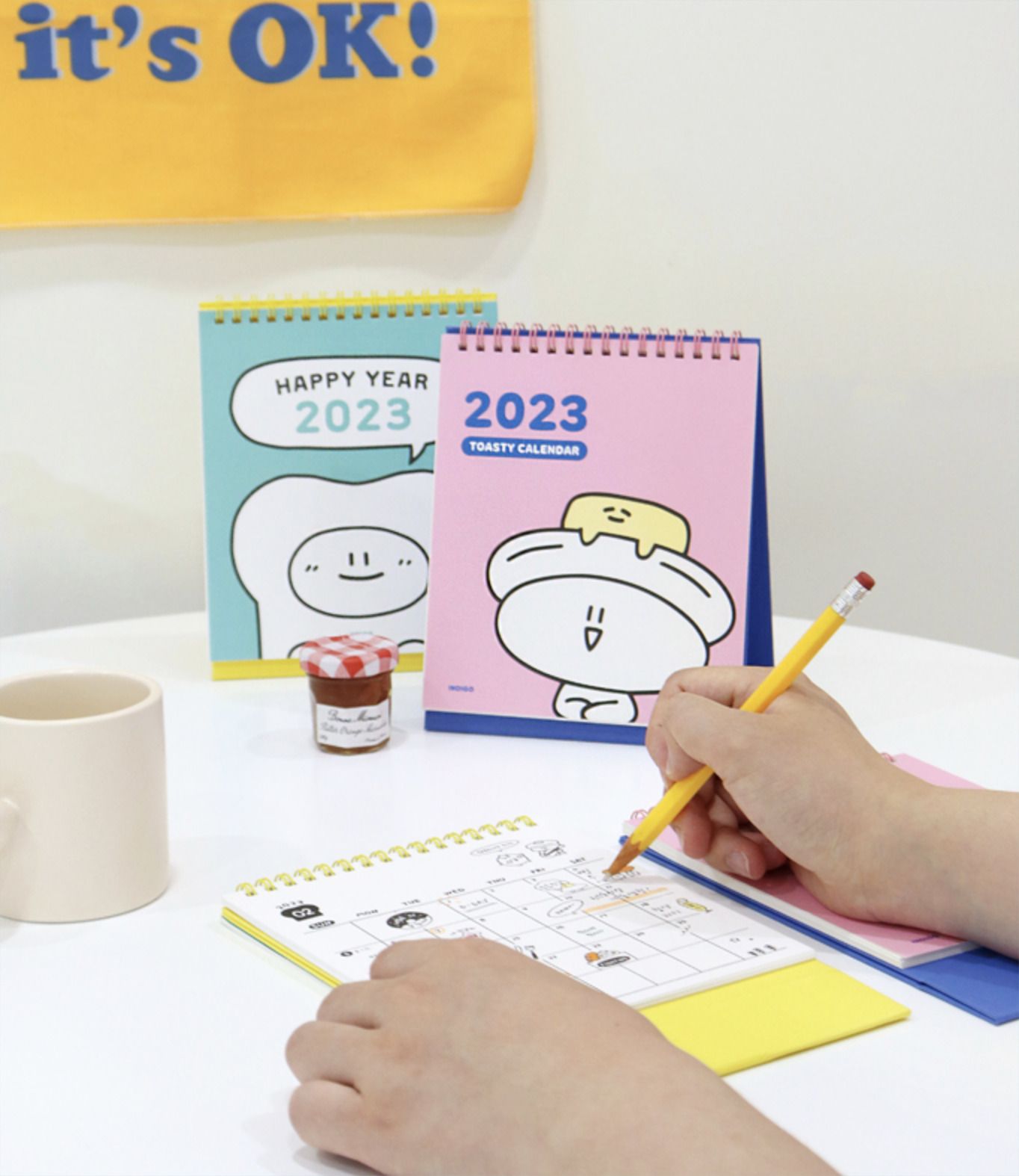 MochiThings: 2023 Toasty Desk Calendar
