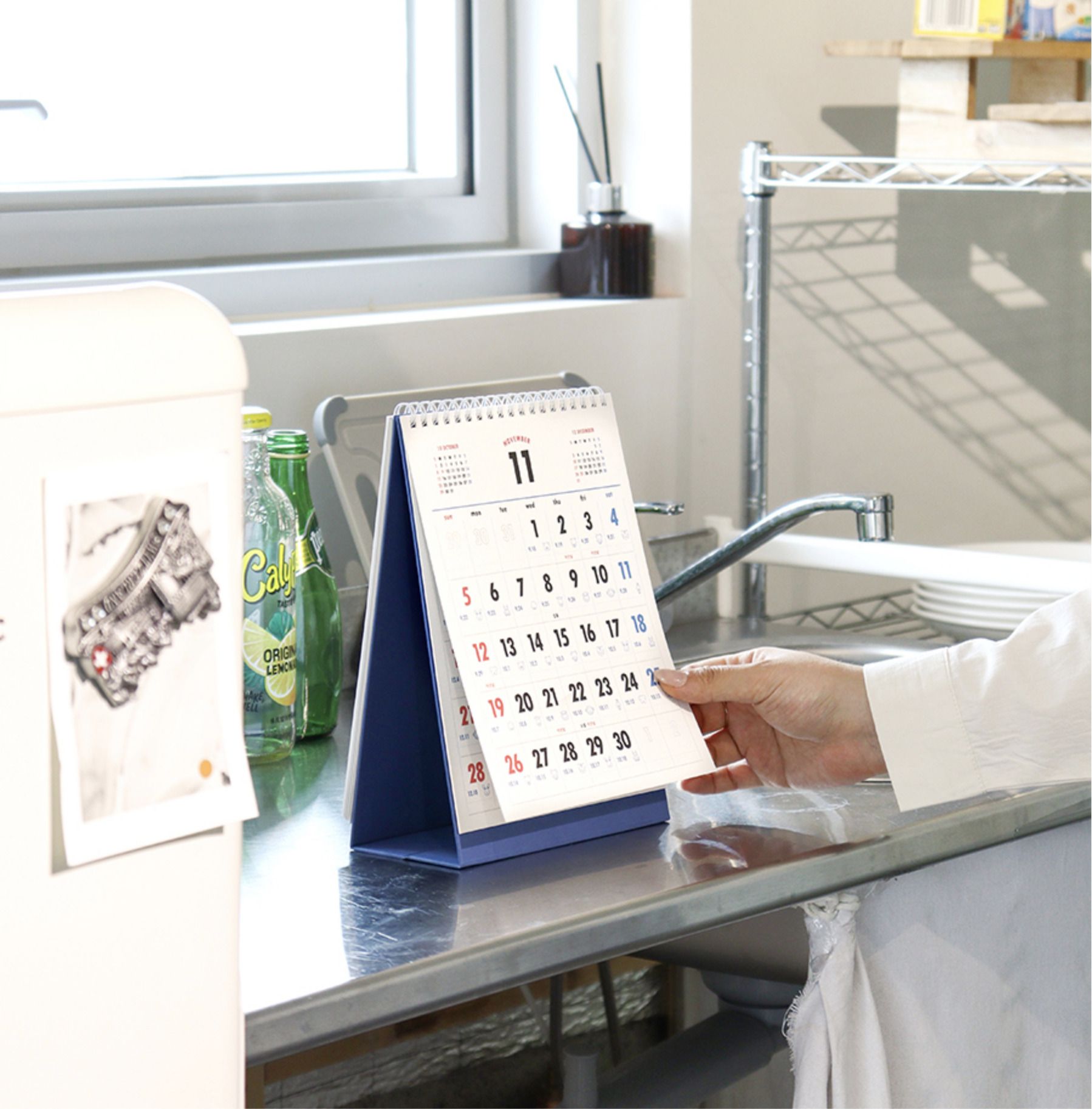 MochiThings: 2023 Lunar Retro Desk Calendar