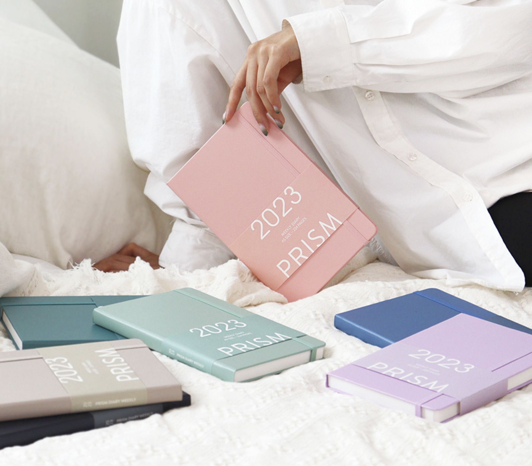 MochiThings: 2023 Prism Weekly Planner