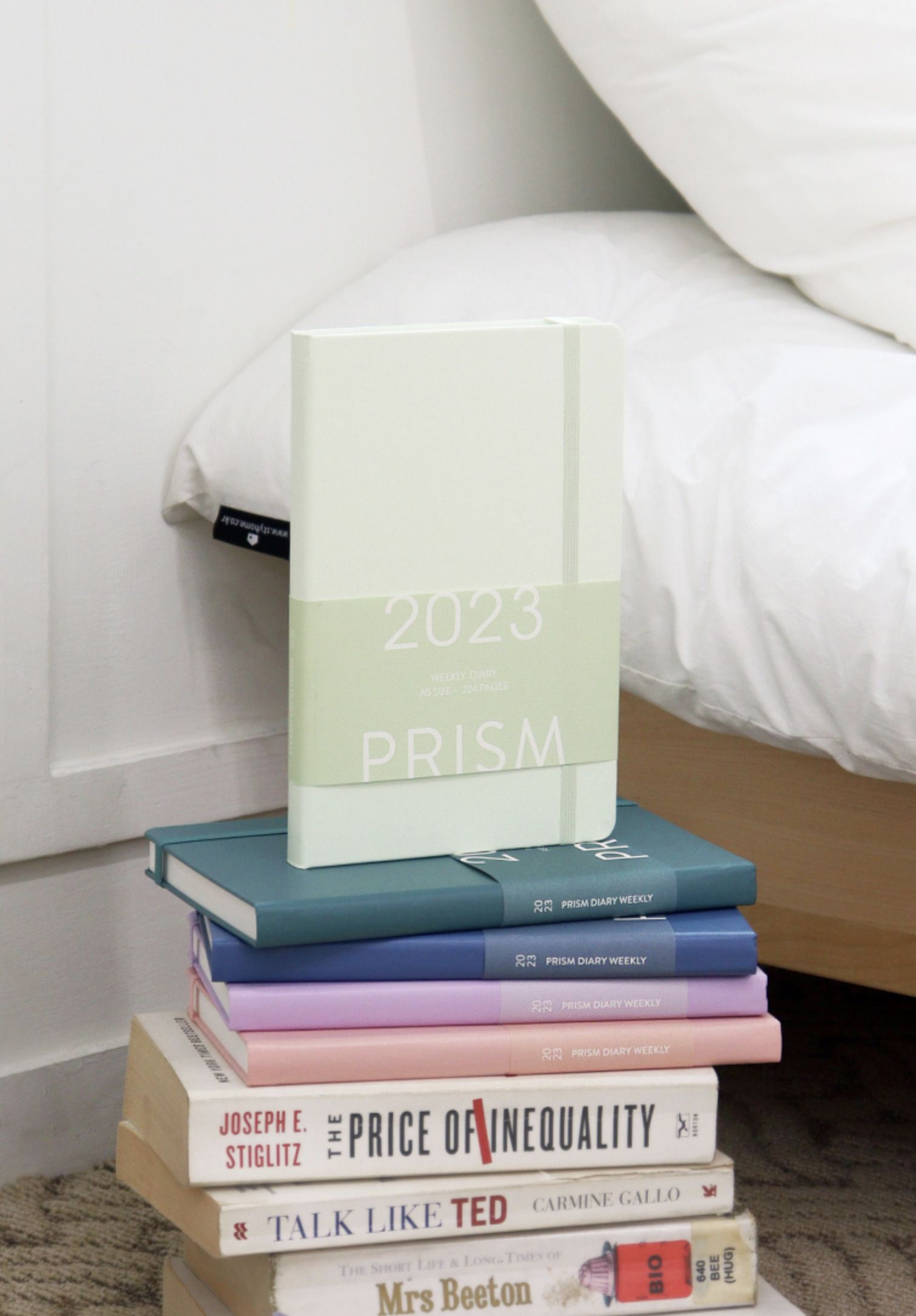 MochiThings: 2023 Prism Weekly Planner