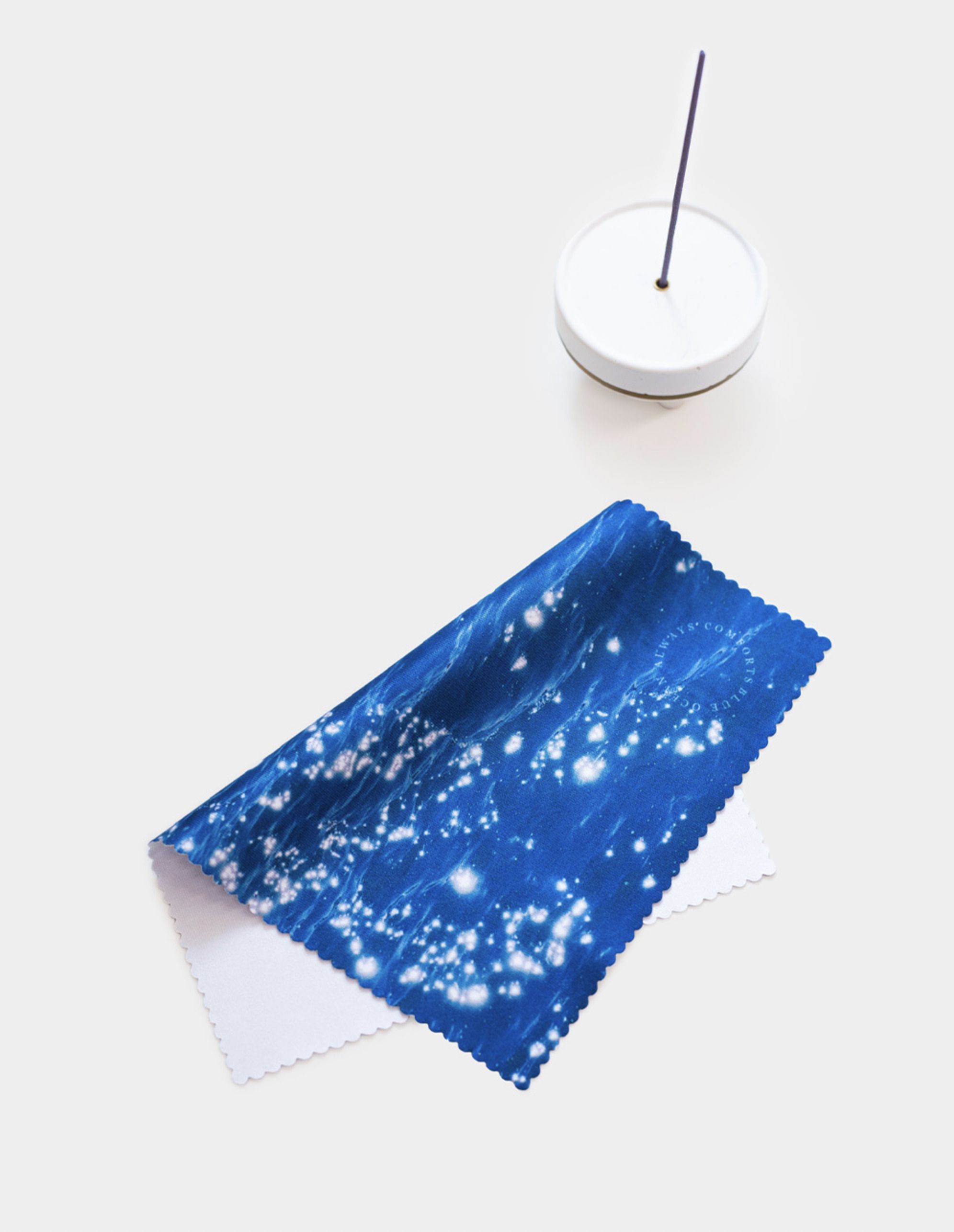 MochiThings: Ocean Wave Screen Cloth
