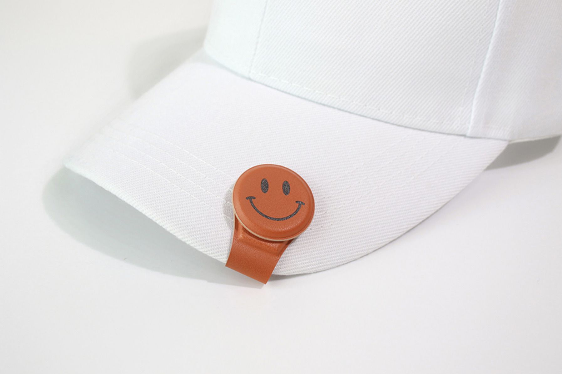 MochiThings: Smile Golf Ball Marker & Magnet Clip Set
