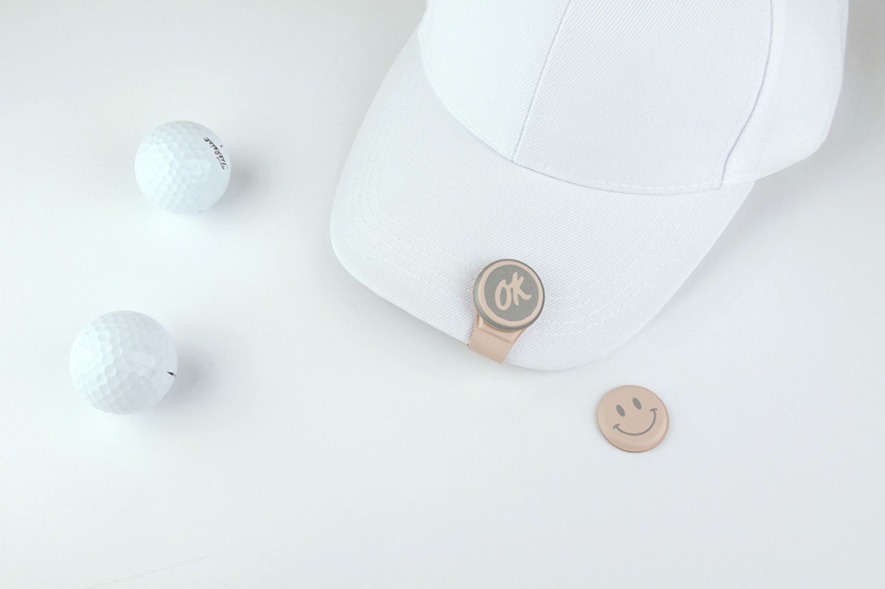 MochiThings: Smile Golf Ball Marker & Magnet Clip Set