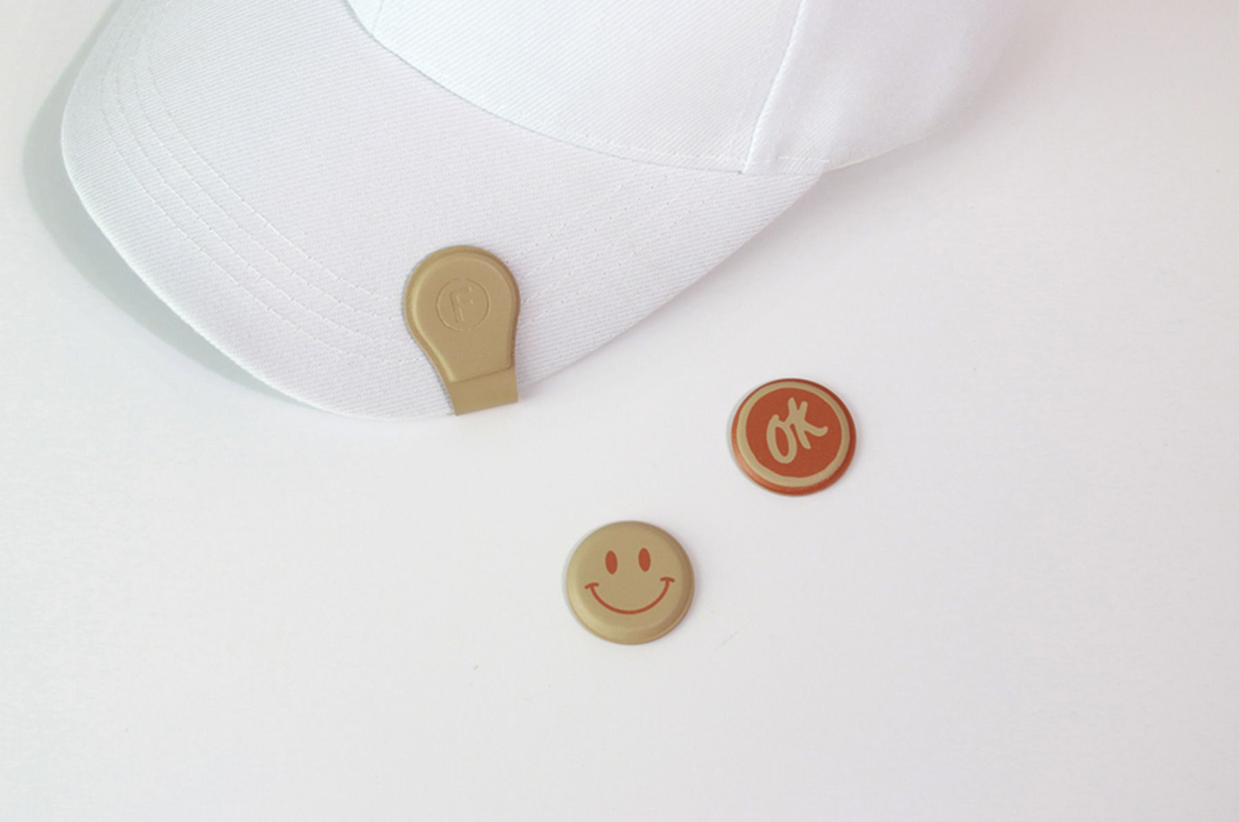 MochiThings: Smile Golf Ball Marker & Magnet Clip Set