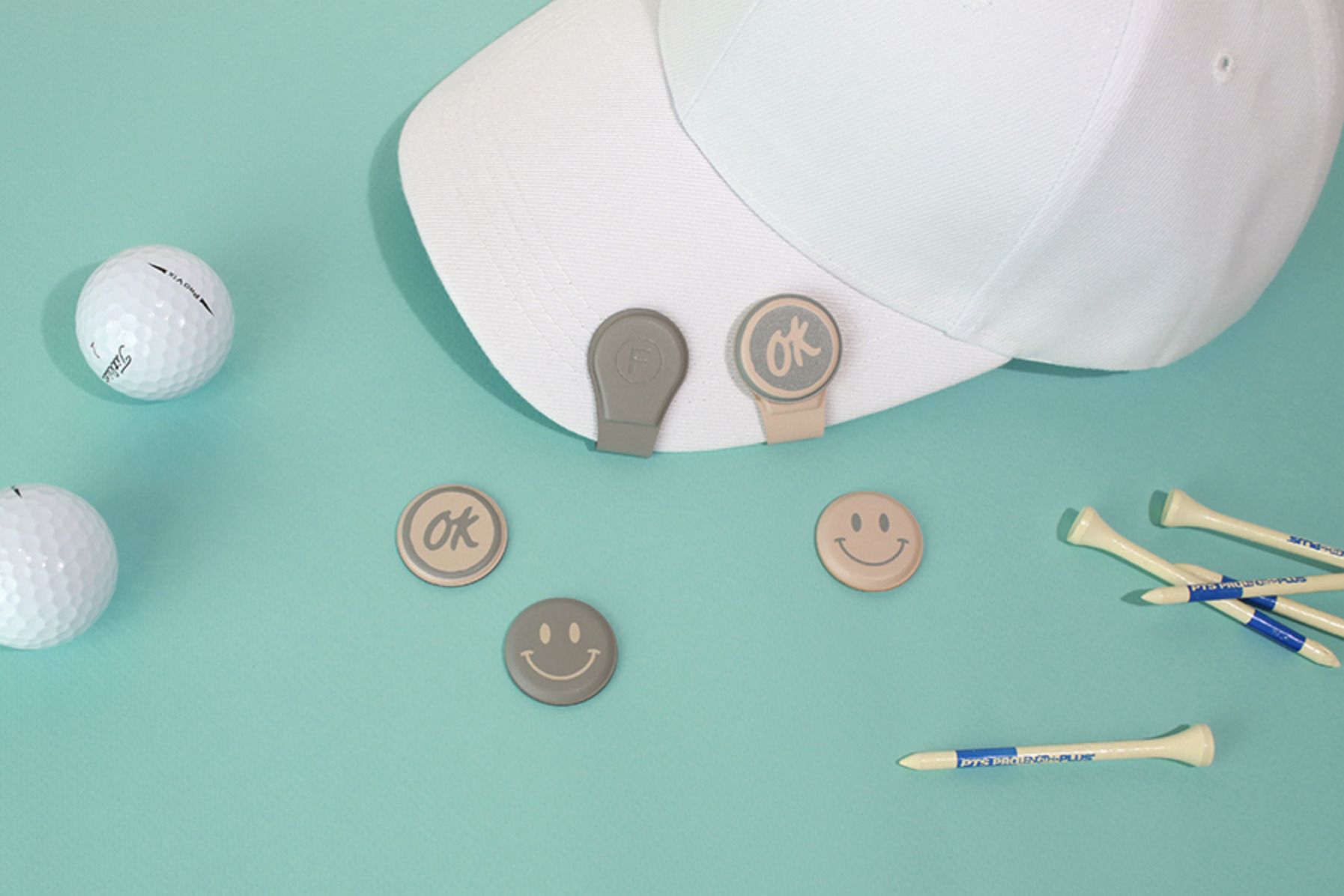MochiThings: Smile Golf Ball Marker & Magnet Clip Set