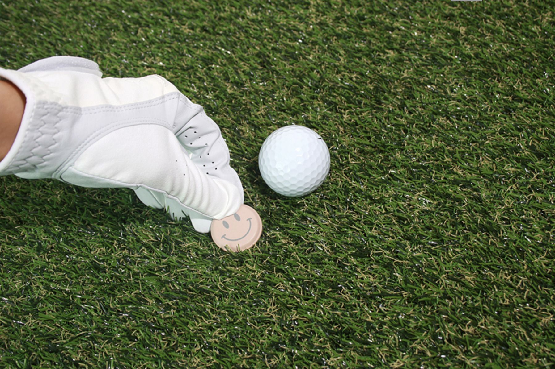 MochiThings: Smile Golf Ball Marker & Magnet Clip Set