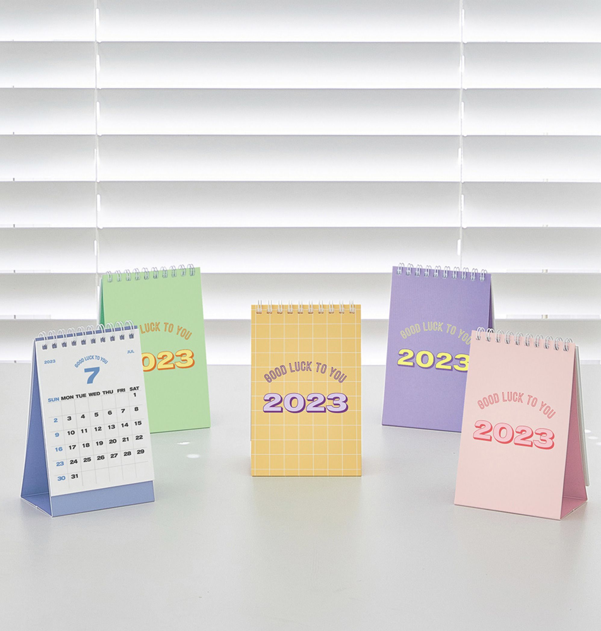 MochiThings: 2023 Mini Habit Desk Calendar