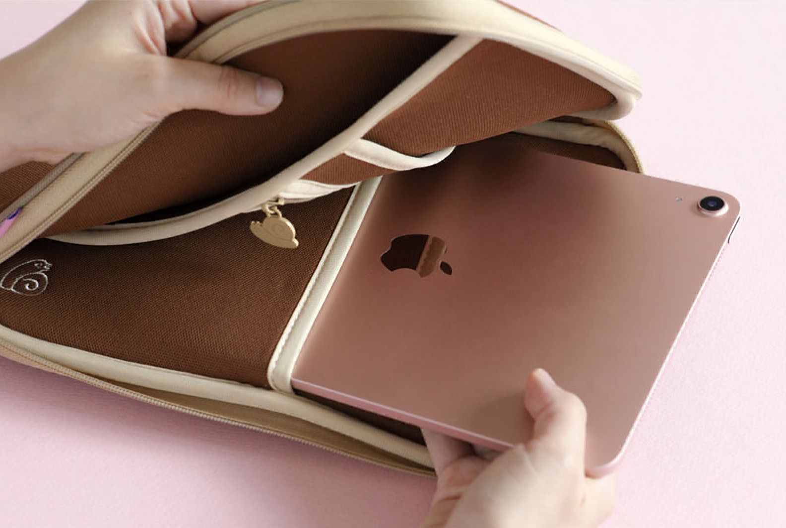 MochiThings: Cat & Bear 11 in. iPad Pouch