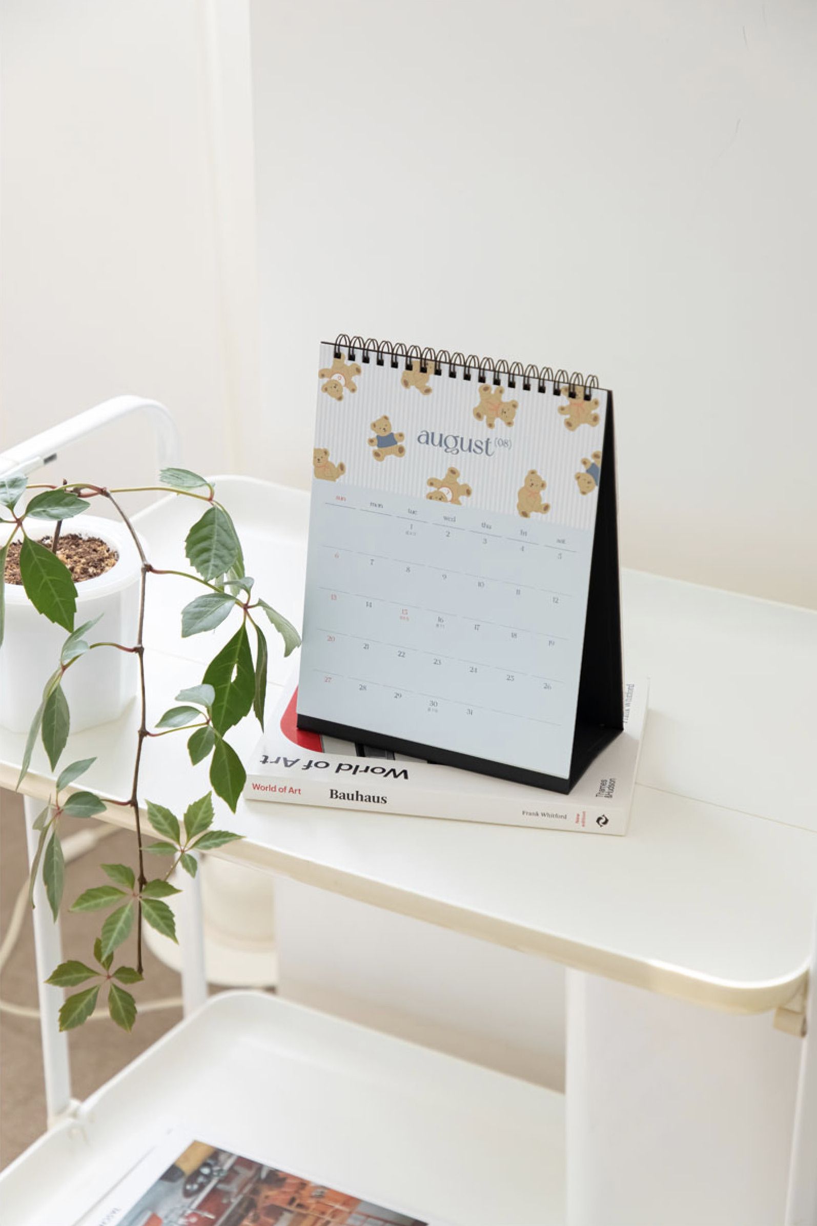 MochiThings: 2023 Dailylike Desk Calendar
