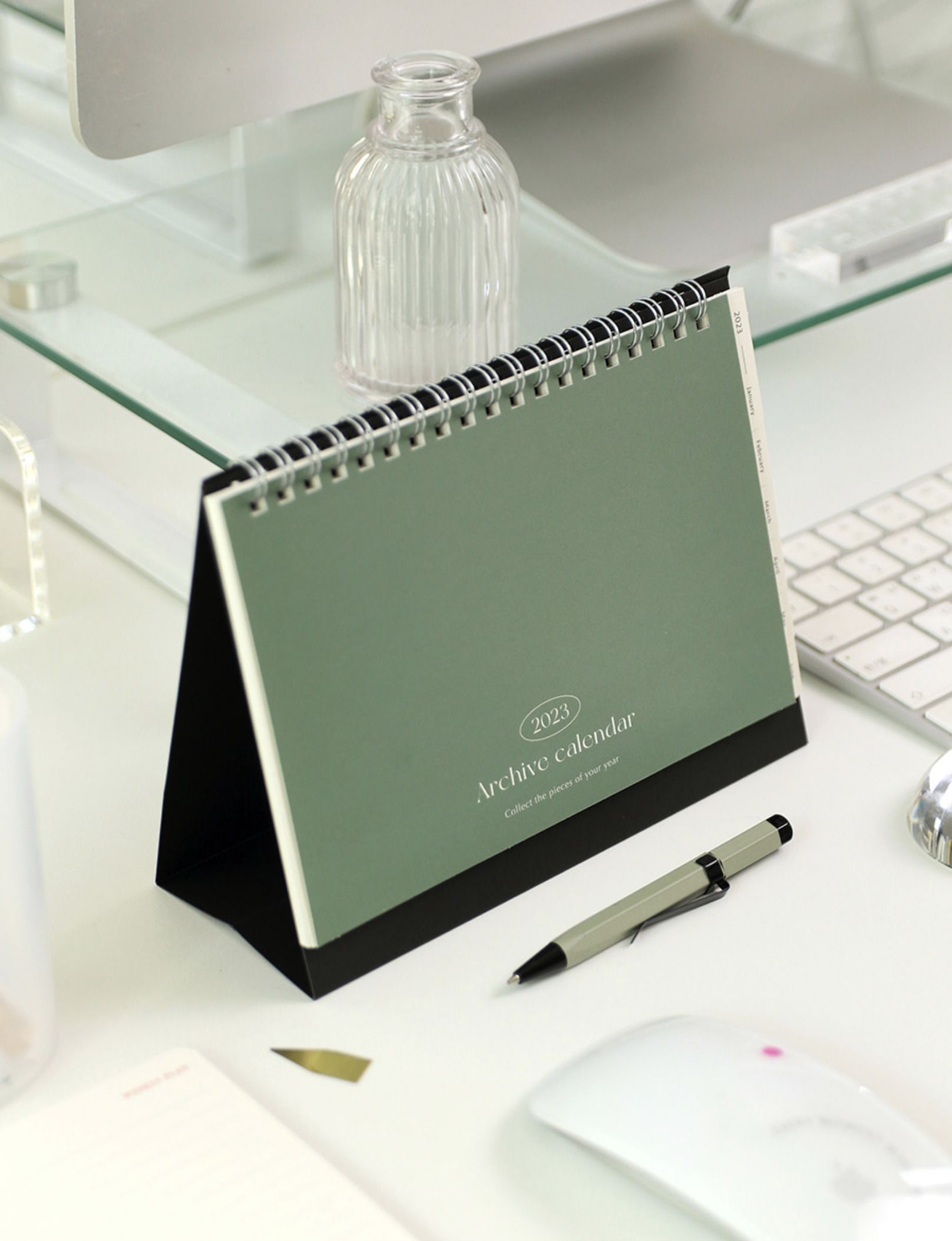 MochiThings: 2023 Archive Desk Calendar