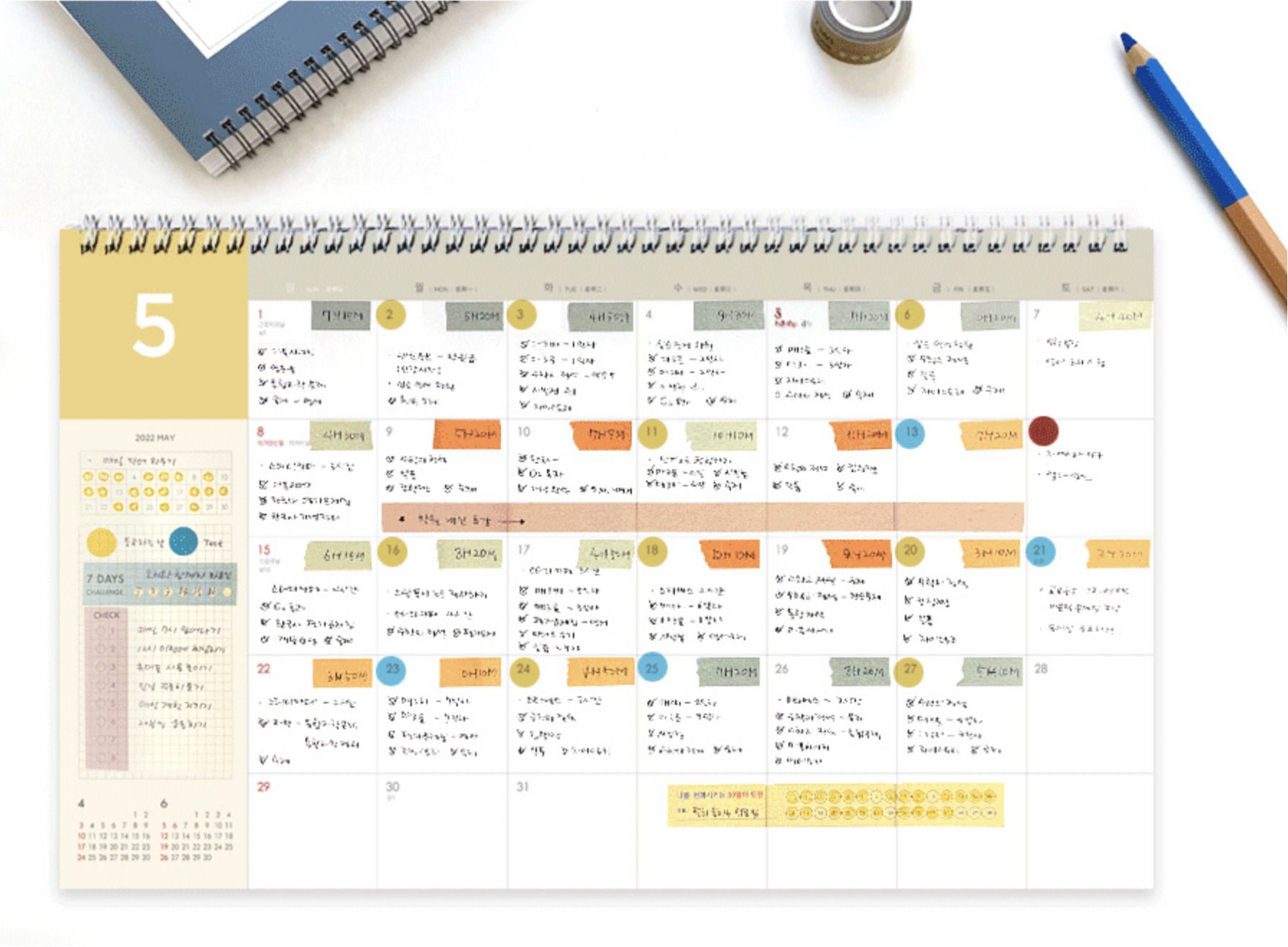 MochiThings: 2023 XL Worldwide Desk Scheduler