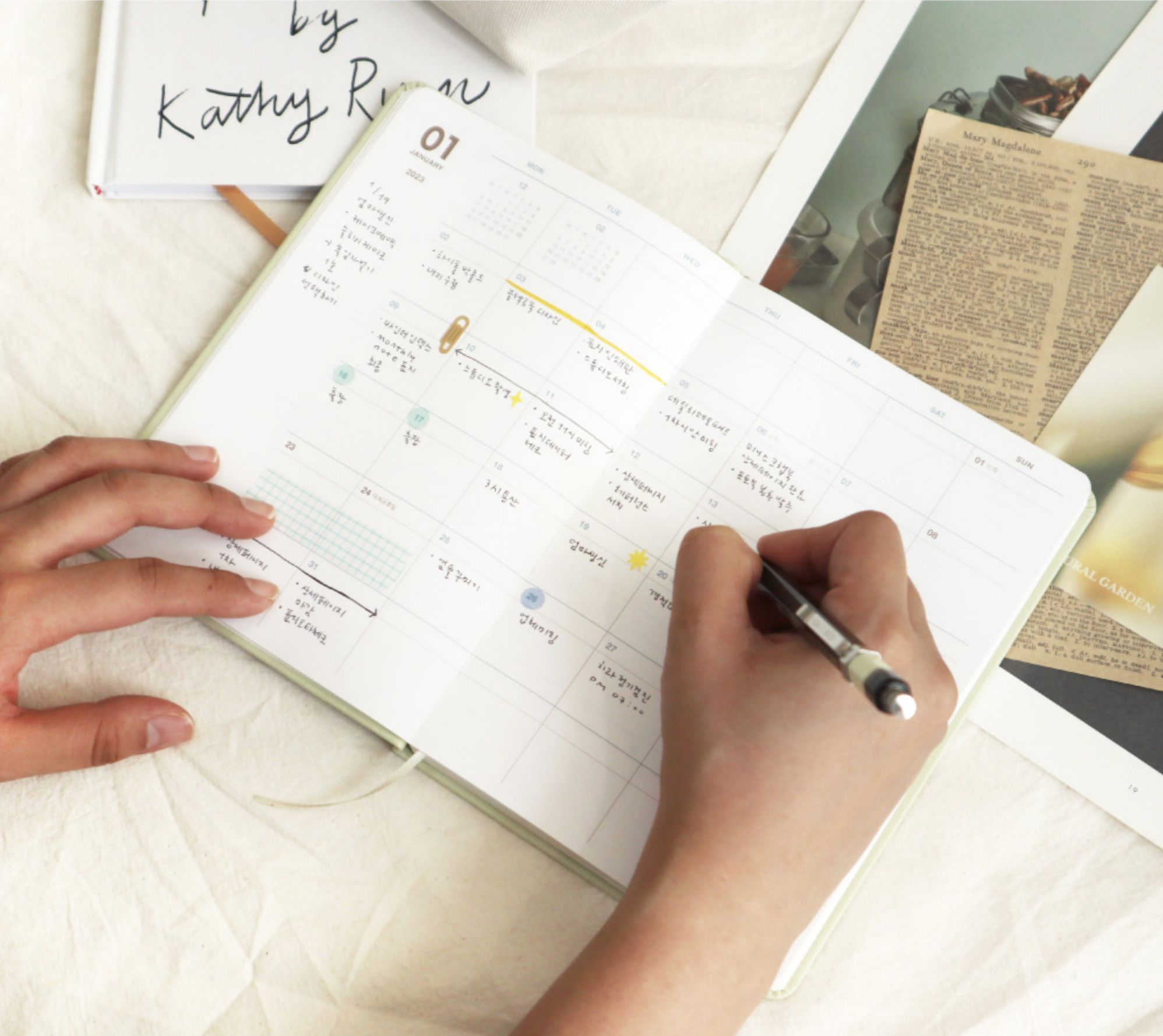 MochiThings: 2023 Mon Journal B6 Monthly Planner