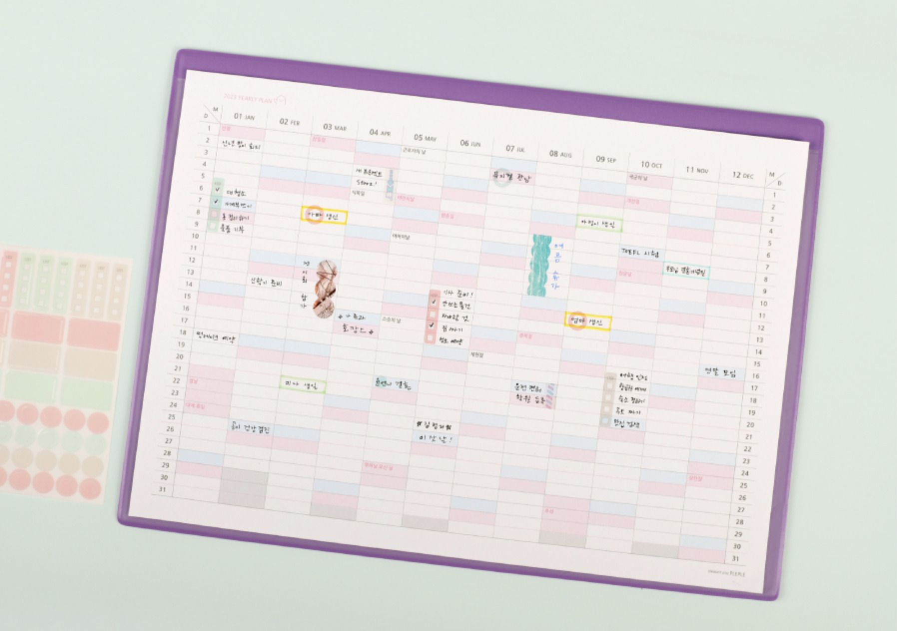 MochiThings: 2023 Monthly Desk Planner