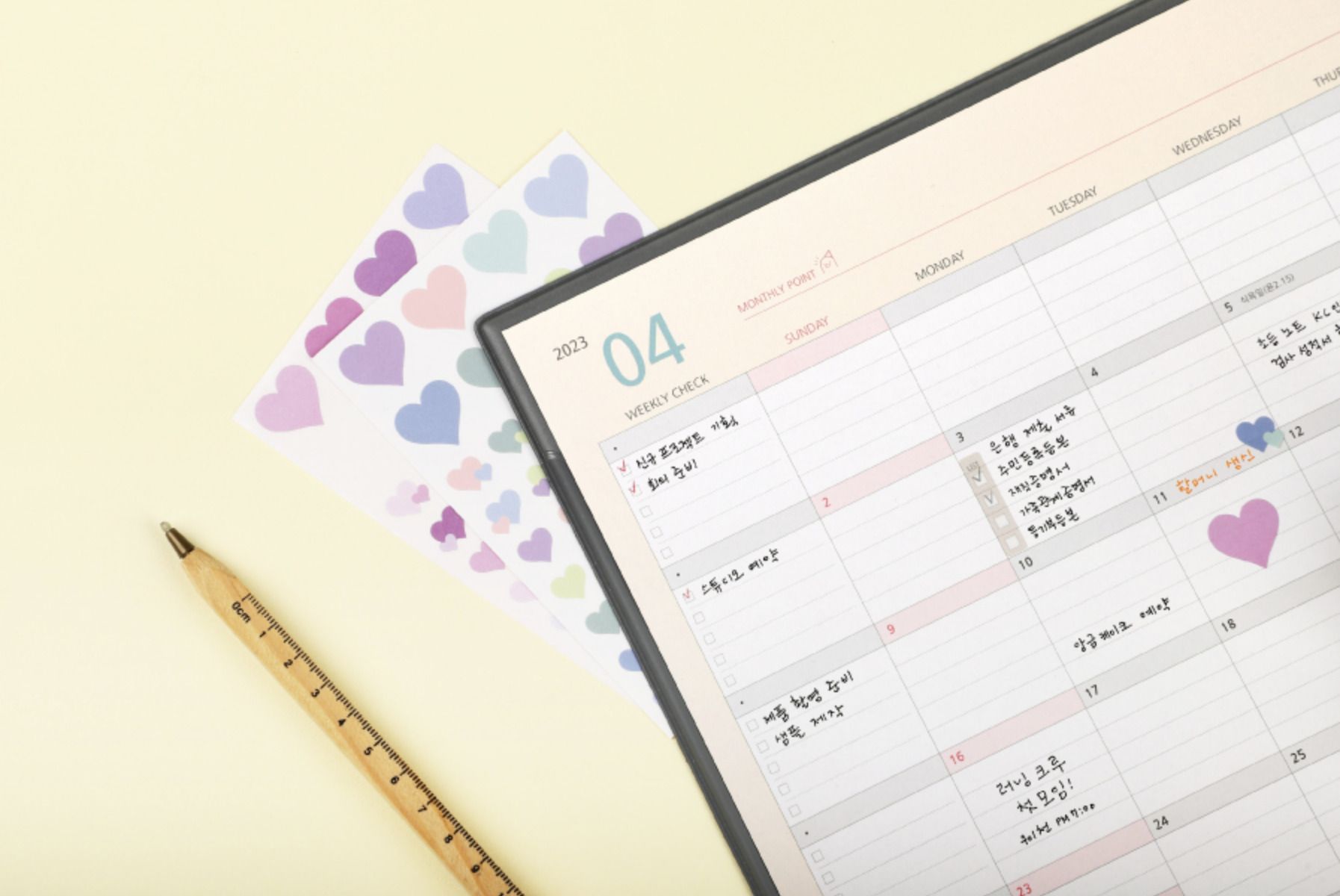 MochiThings: 2023 Monthly Desk Planner