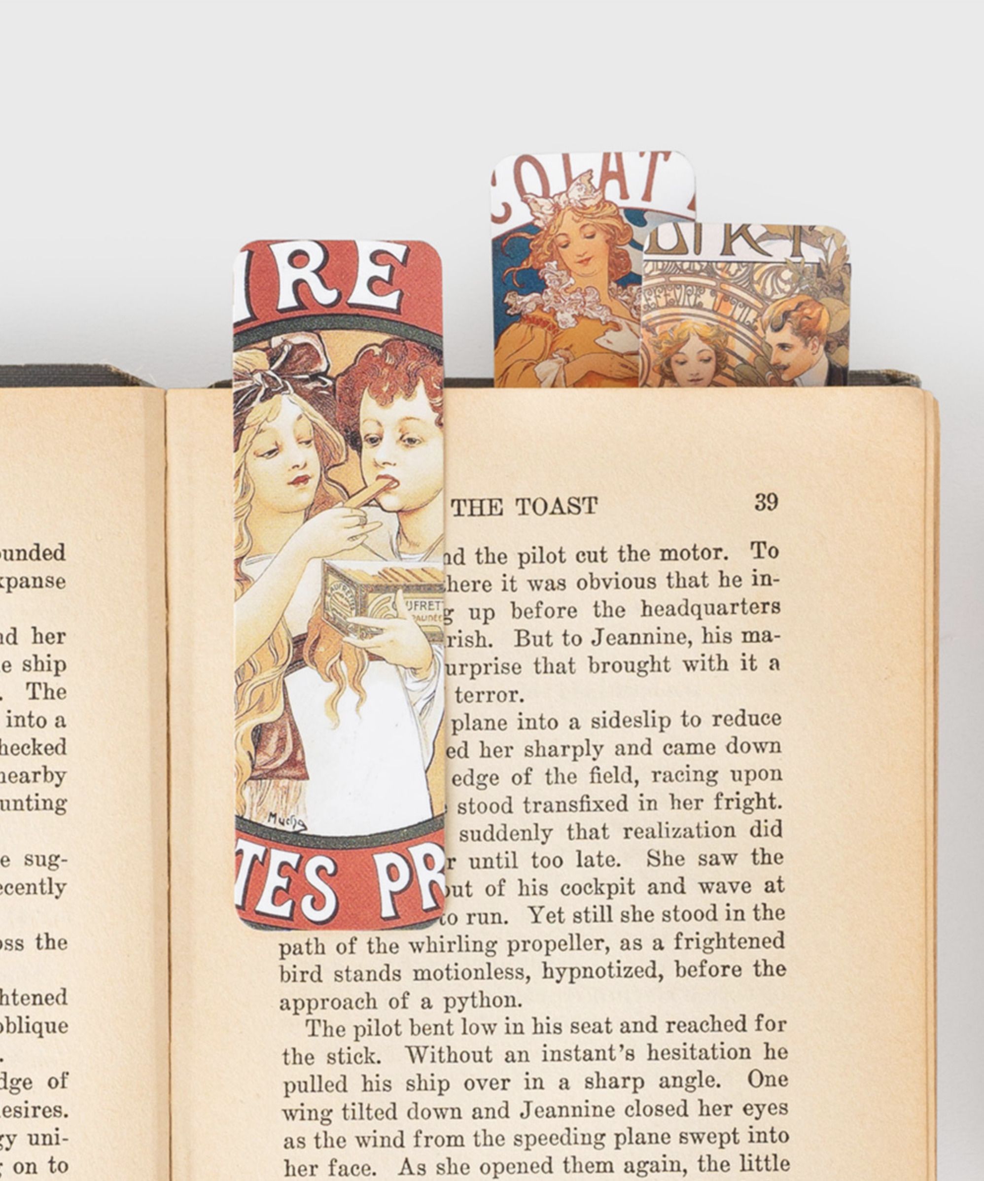 MochiThings: 28pcs Mucha Bookmark Set