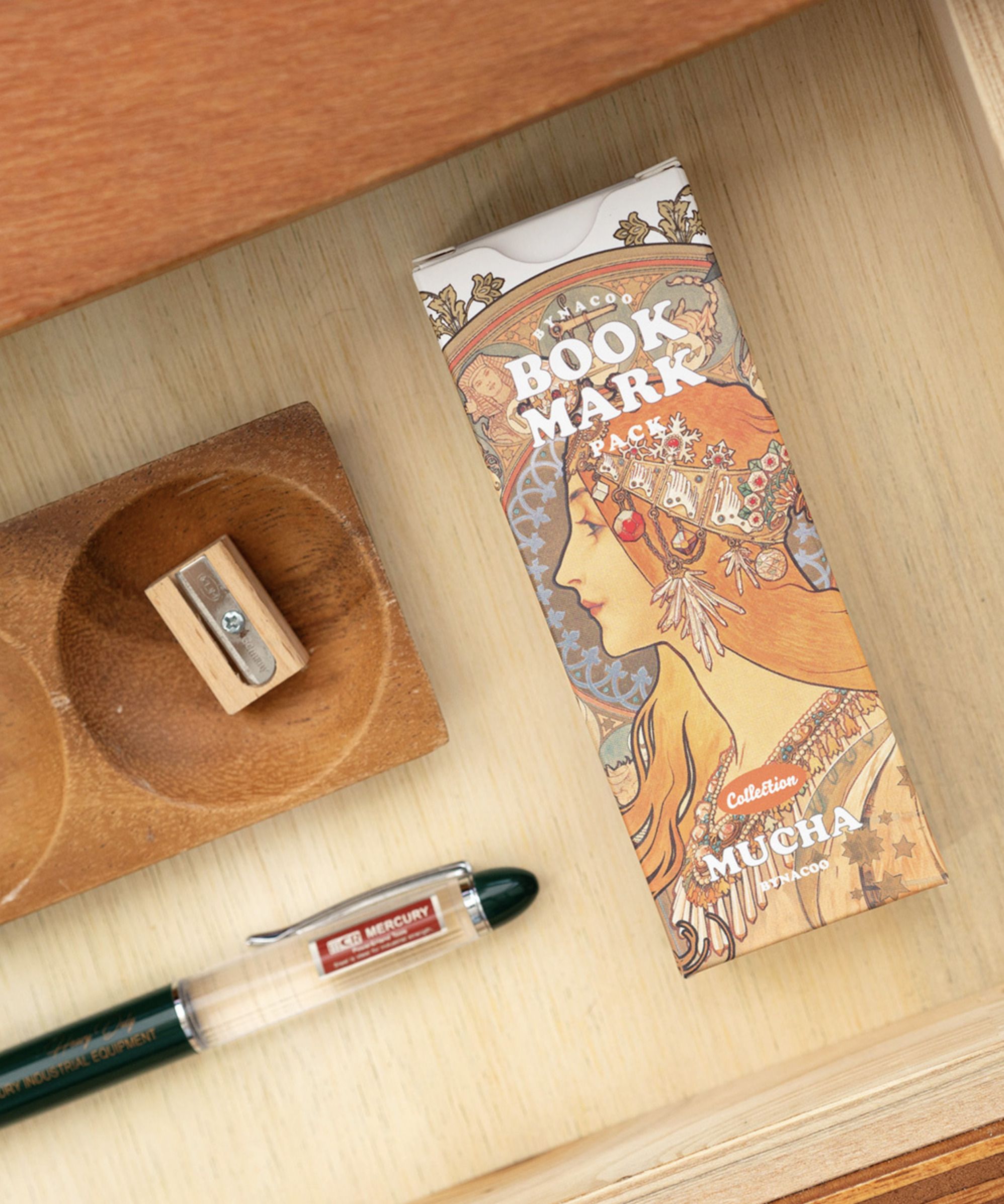 MochiThings: 28pcs Mucha Bookmark Set