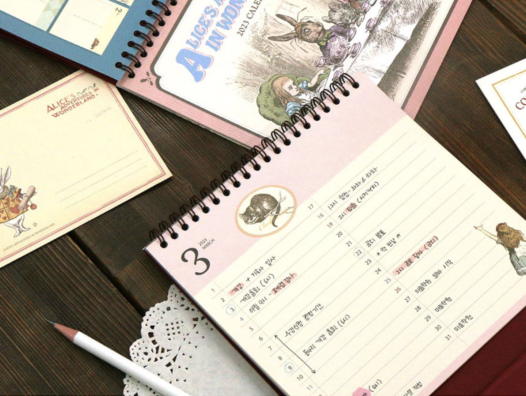 MochiThings: 2023 Alice in Wonderland Calendar